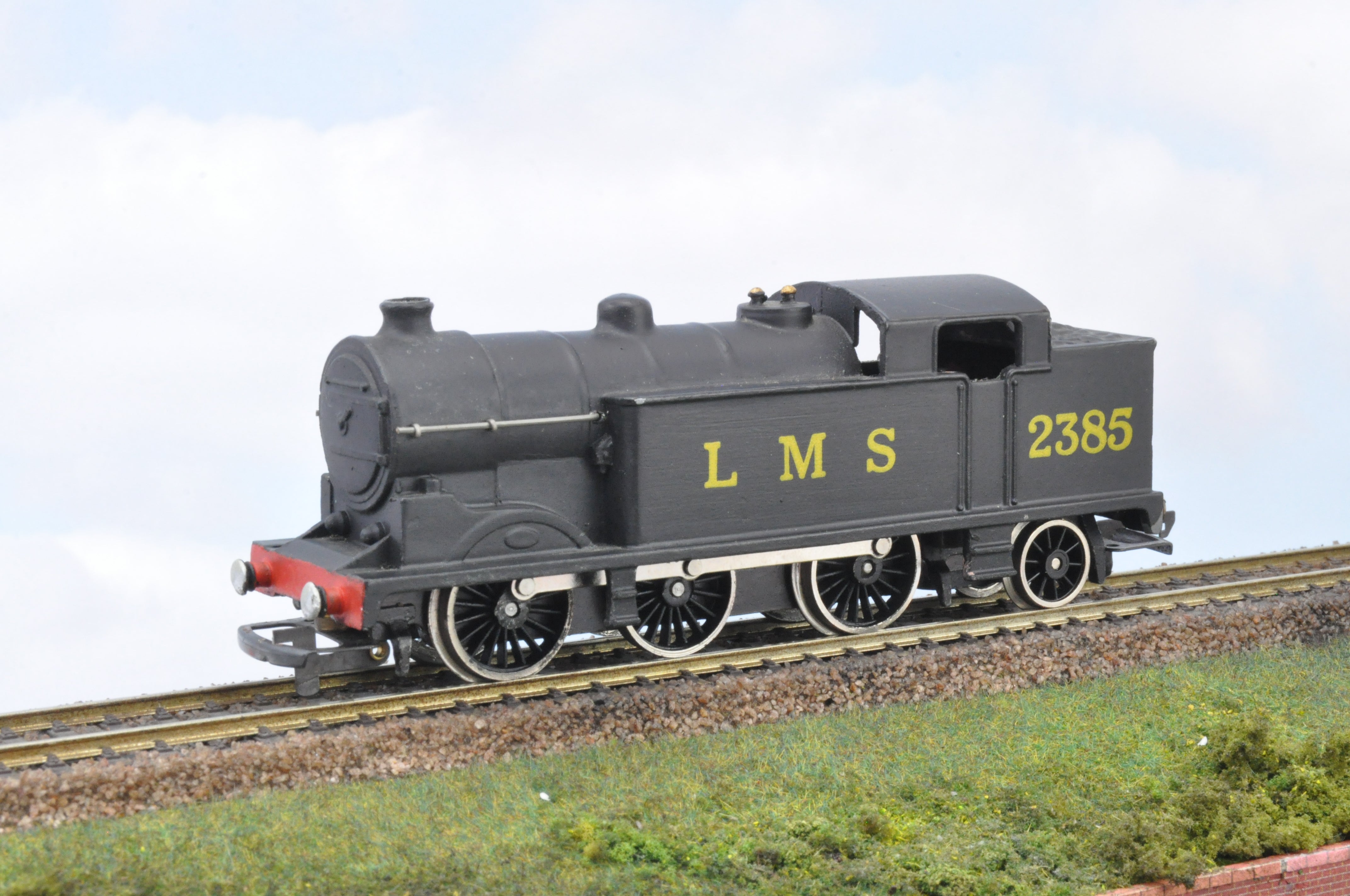 Wrenn OO Gauge W2215 LMS Black 0-6-2T Class N2 Tank No. 2385 - Boxed