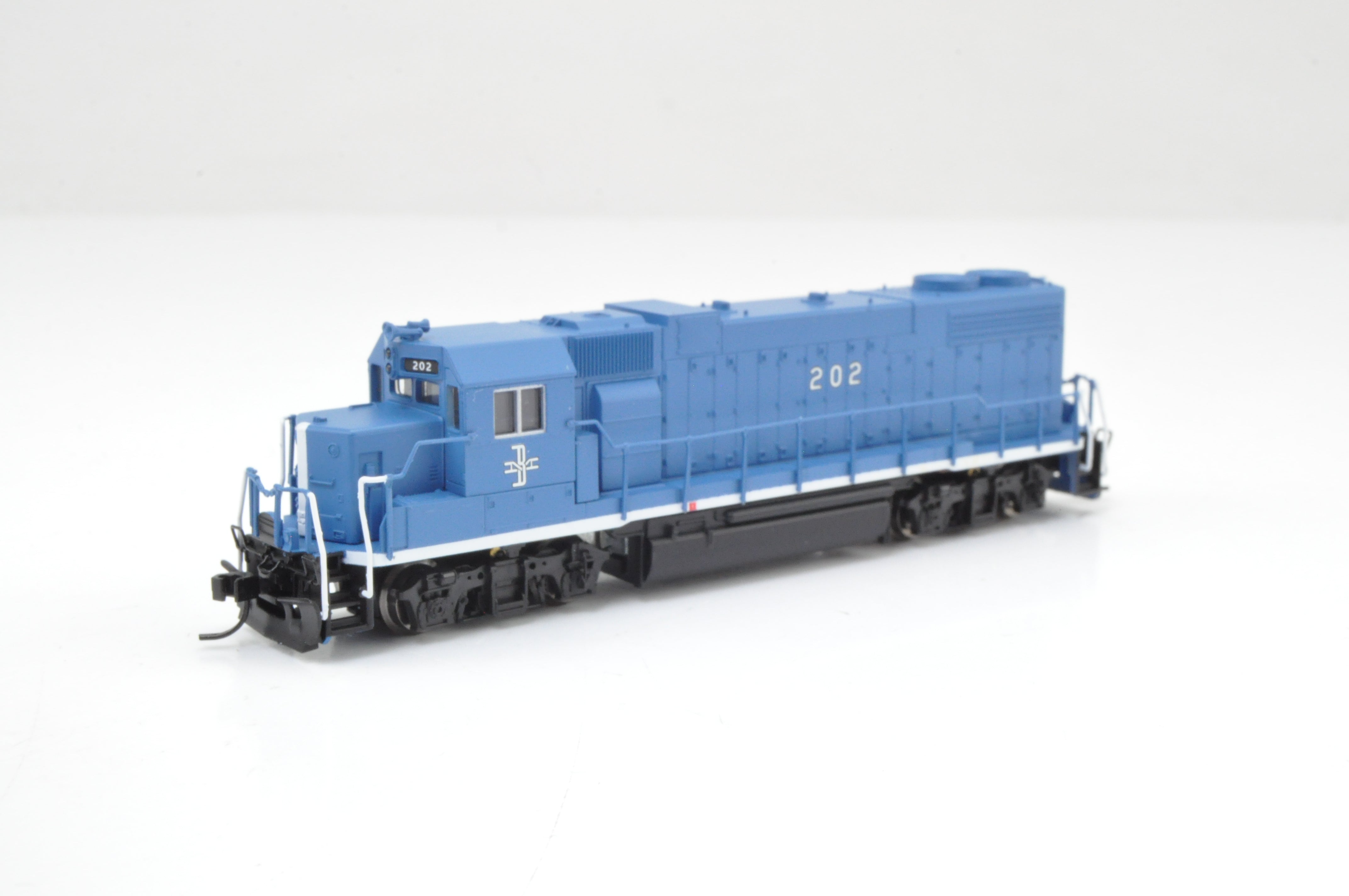 Atlas N Gauge 47603 GP38-2 Locomotive Boston & Maine #202 - Boxed