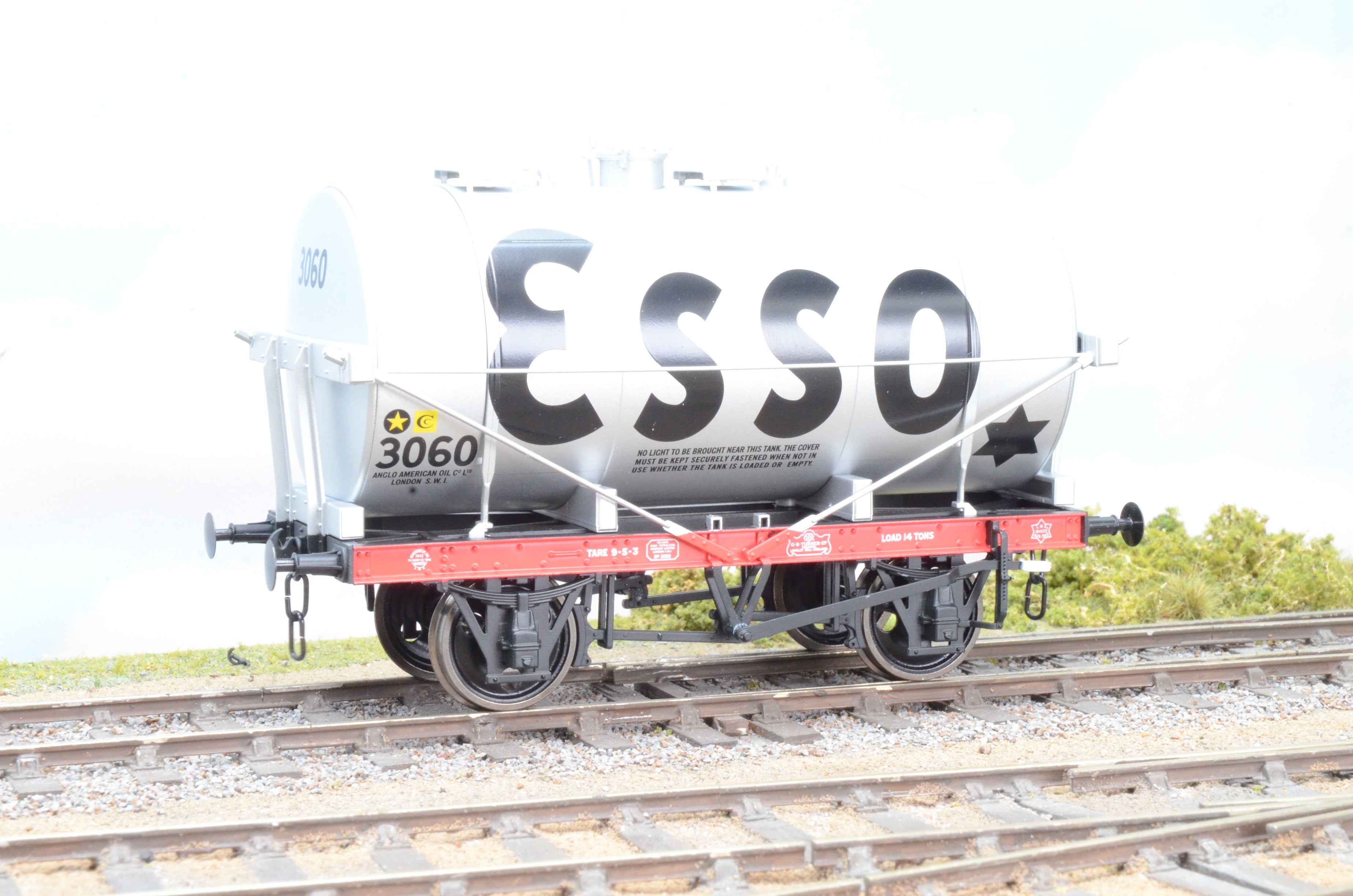 Lionheart Trains 7mm O Gauge A1-504-4 Esso Silver 14T 4-Wheel Tank Wag