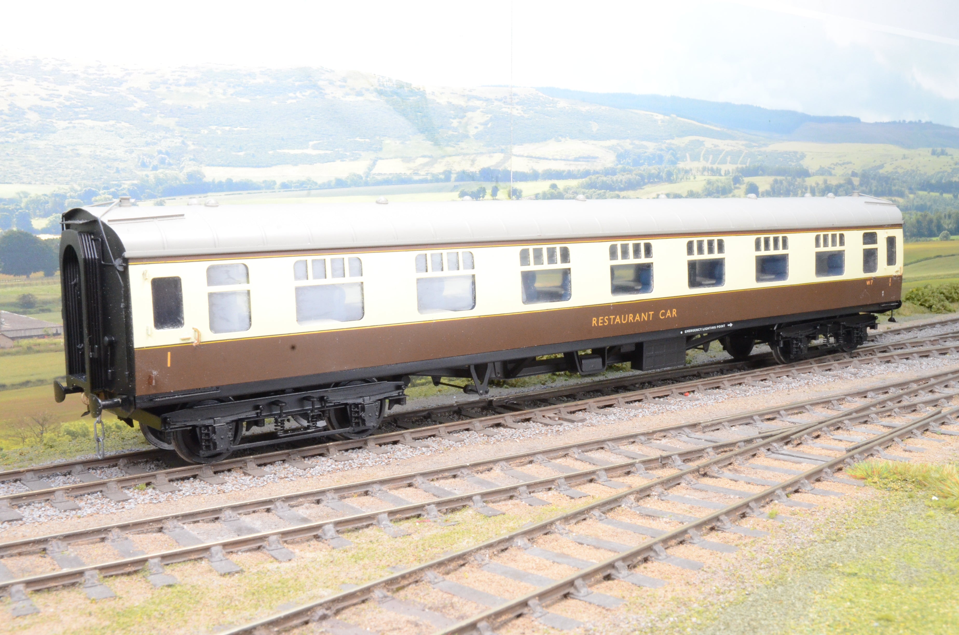 Tower/Sancheng 7mm O Gauge BR Chocolate & Cream Mk1 RF Restaurant Firs