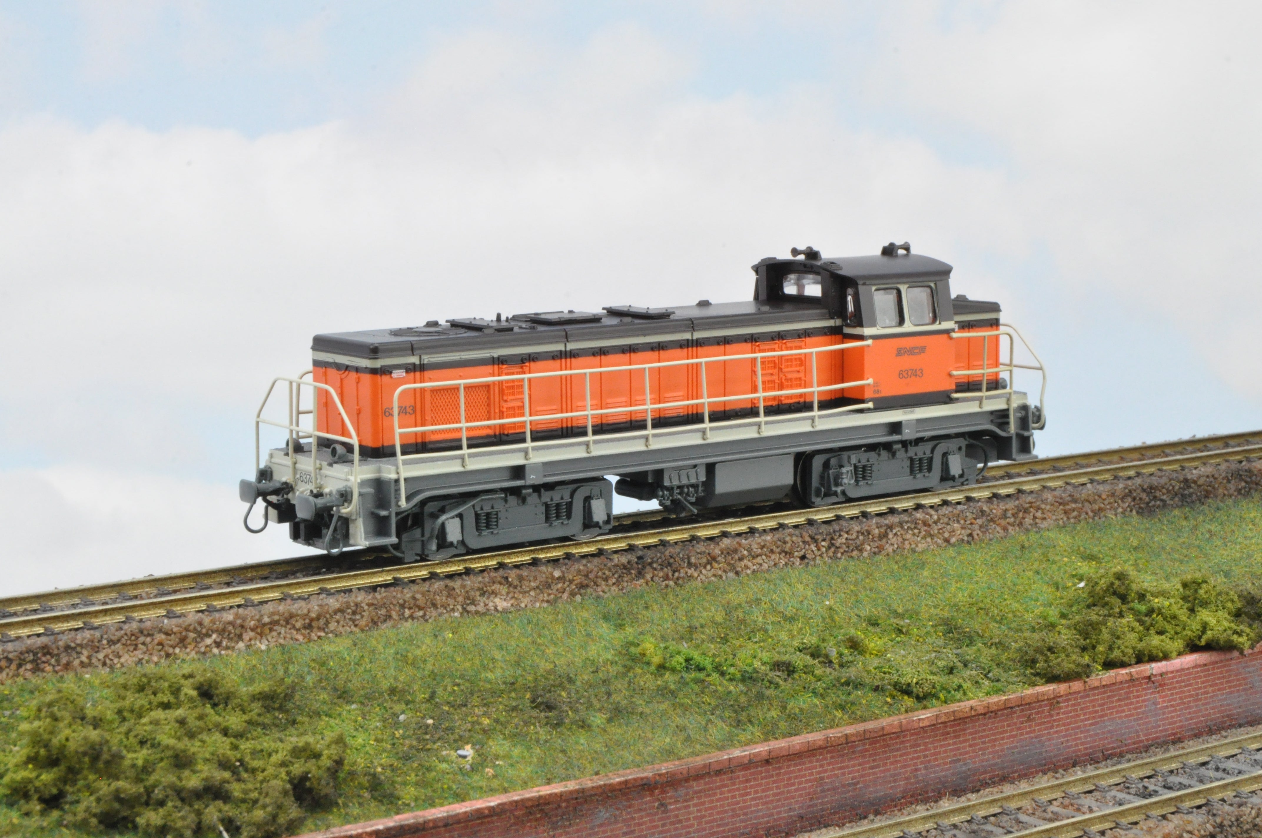 Roco HO Gauge 63437.1 SNCF Diesel Locomotive BB 63743 - Boxed