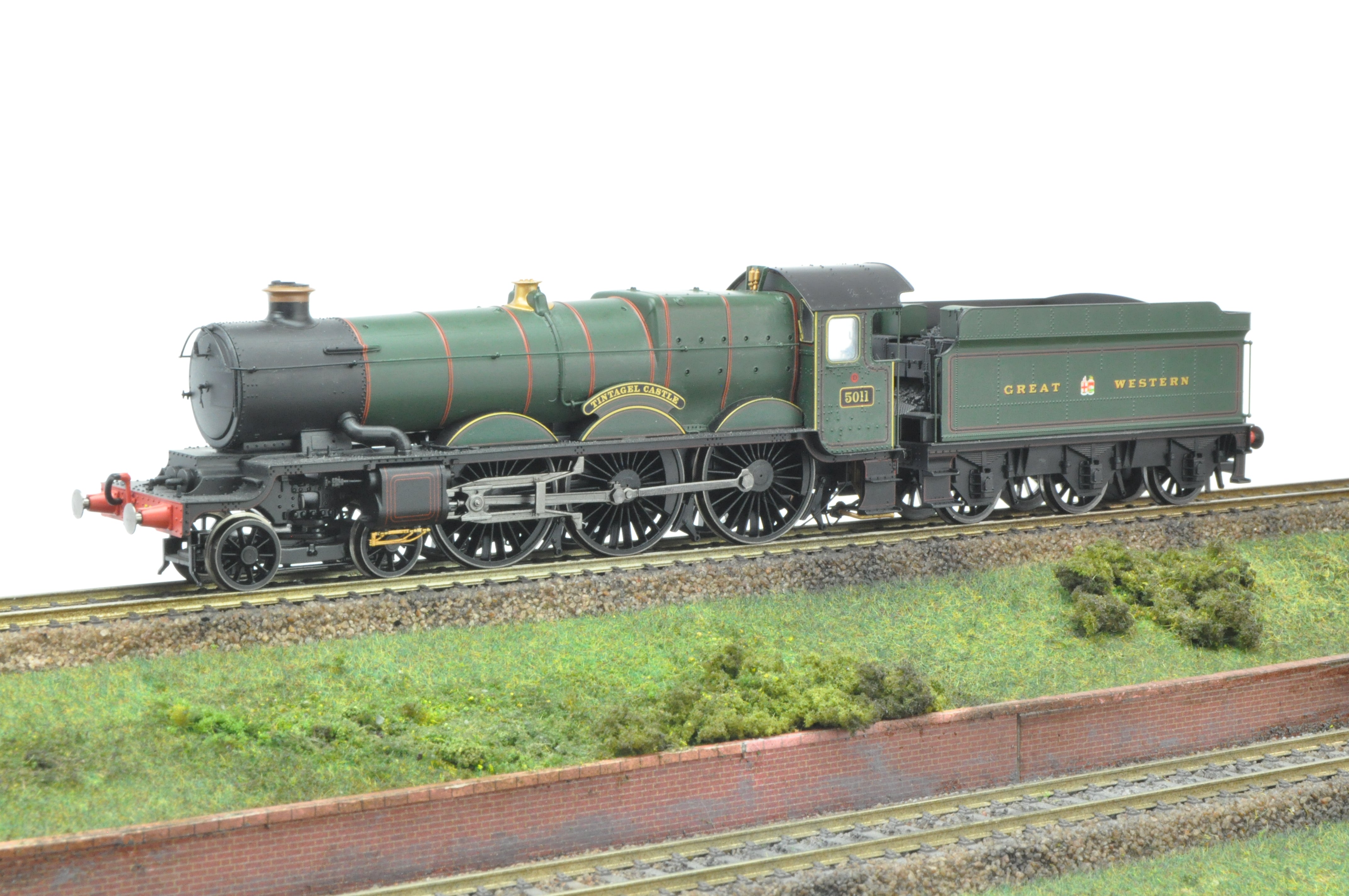 Hornby OO Gauge R2848 GWR Green 4-6-0 Castle Class No. 5011 'Tintagel
