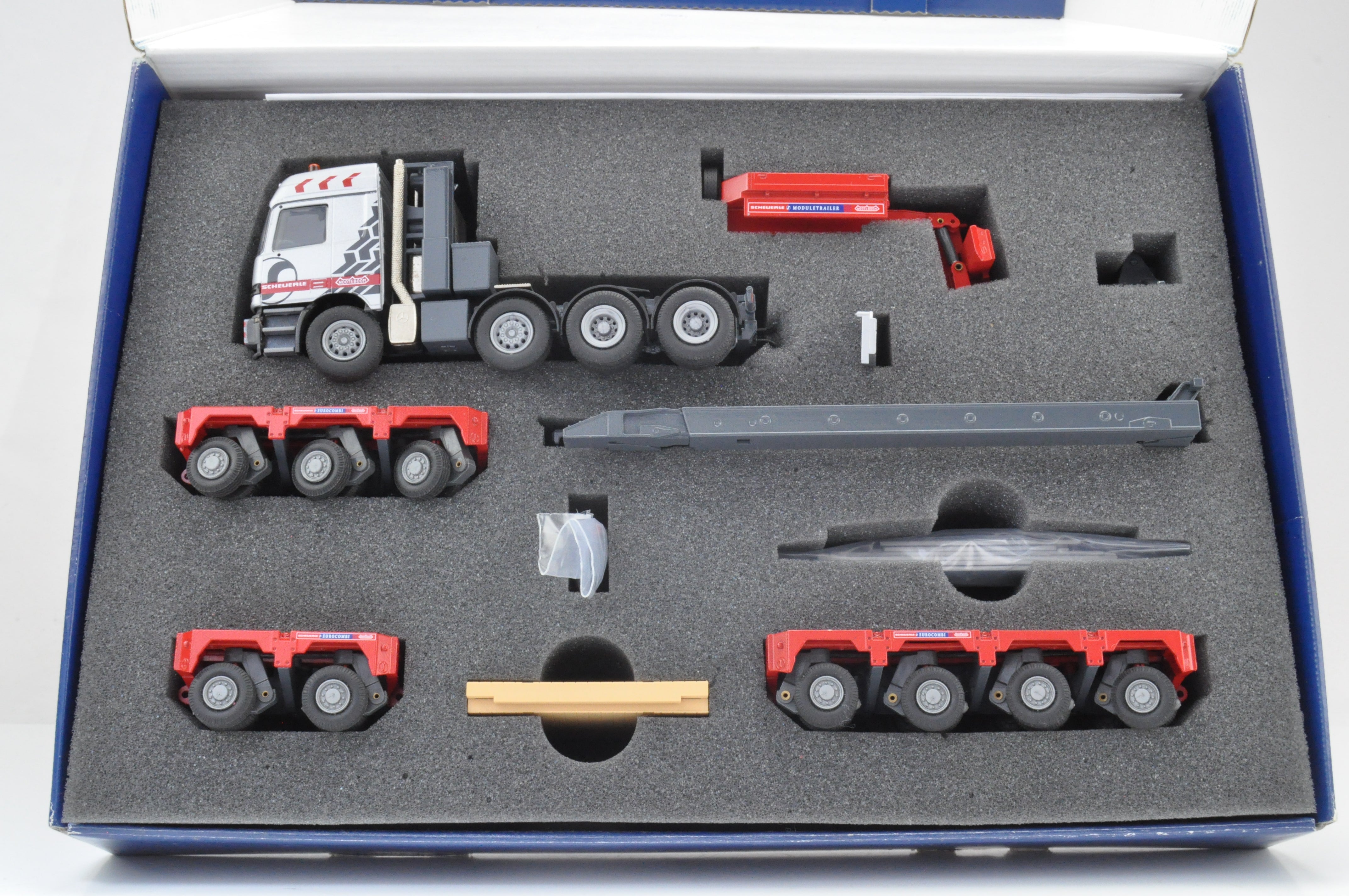 Conrad 1:50 Scale 40125/01 Mercedes-Benz Actros; Scheuerle Nooteboom