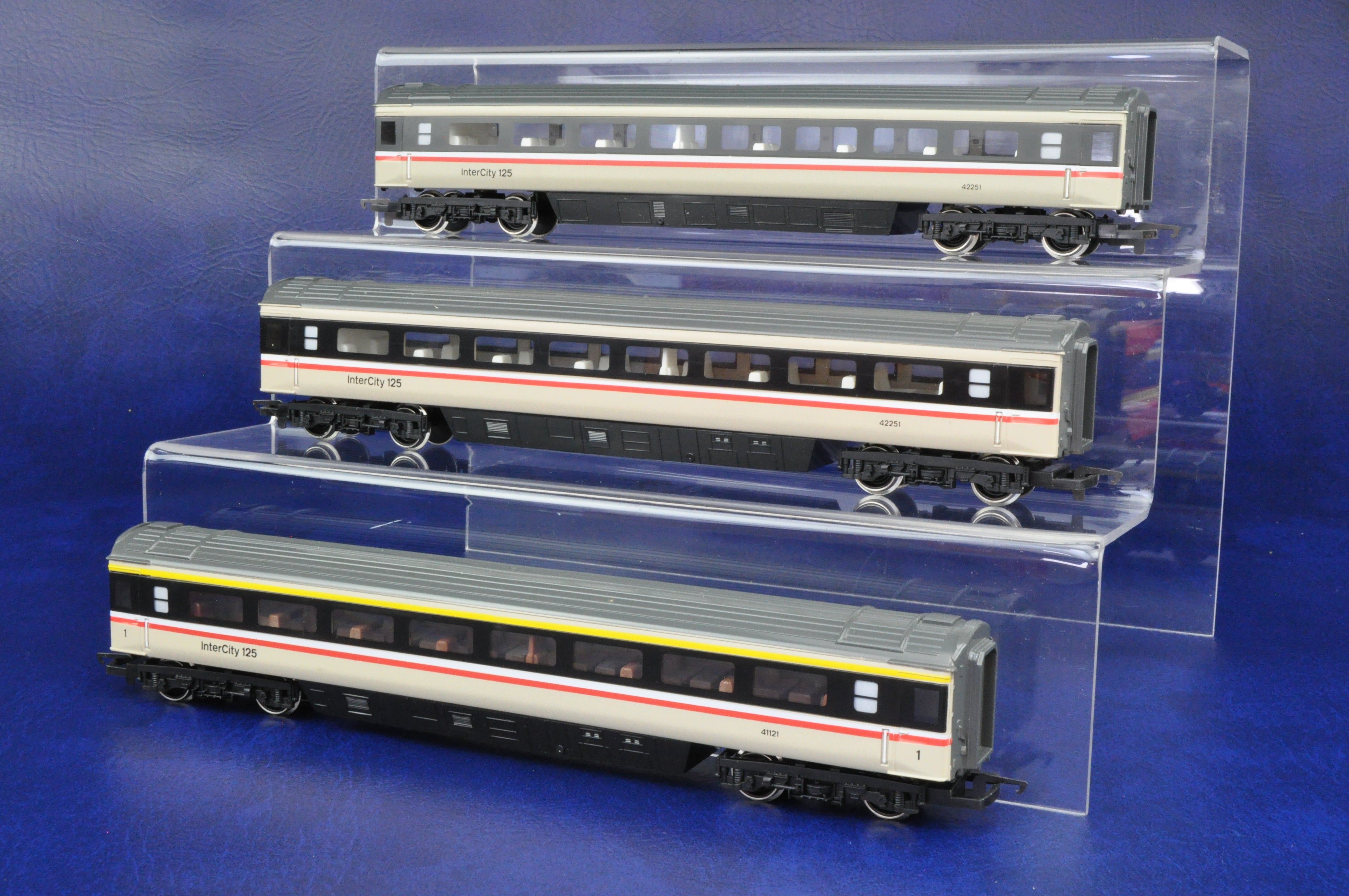 Hornby OO Gauge R434/R433 Rake of 3 BR Mk3 InterCIty 125 Executive Coa