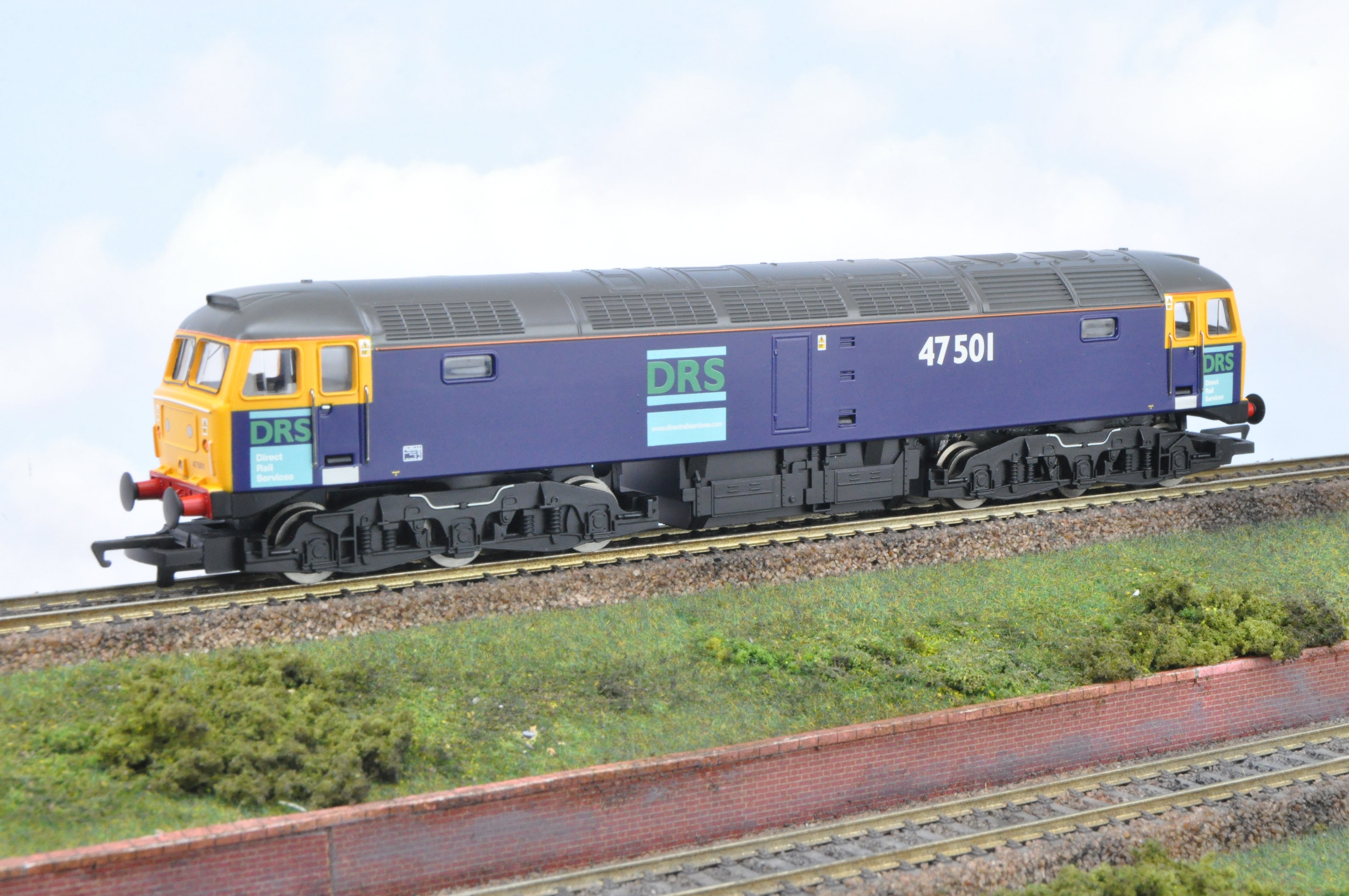 Hornby OO Gauge R2353 Direct Rail Services CO-CO Class 47 Diesel 47501