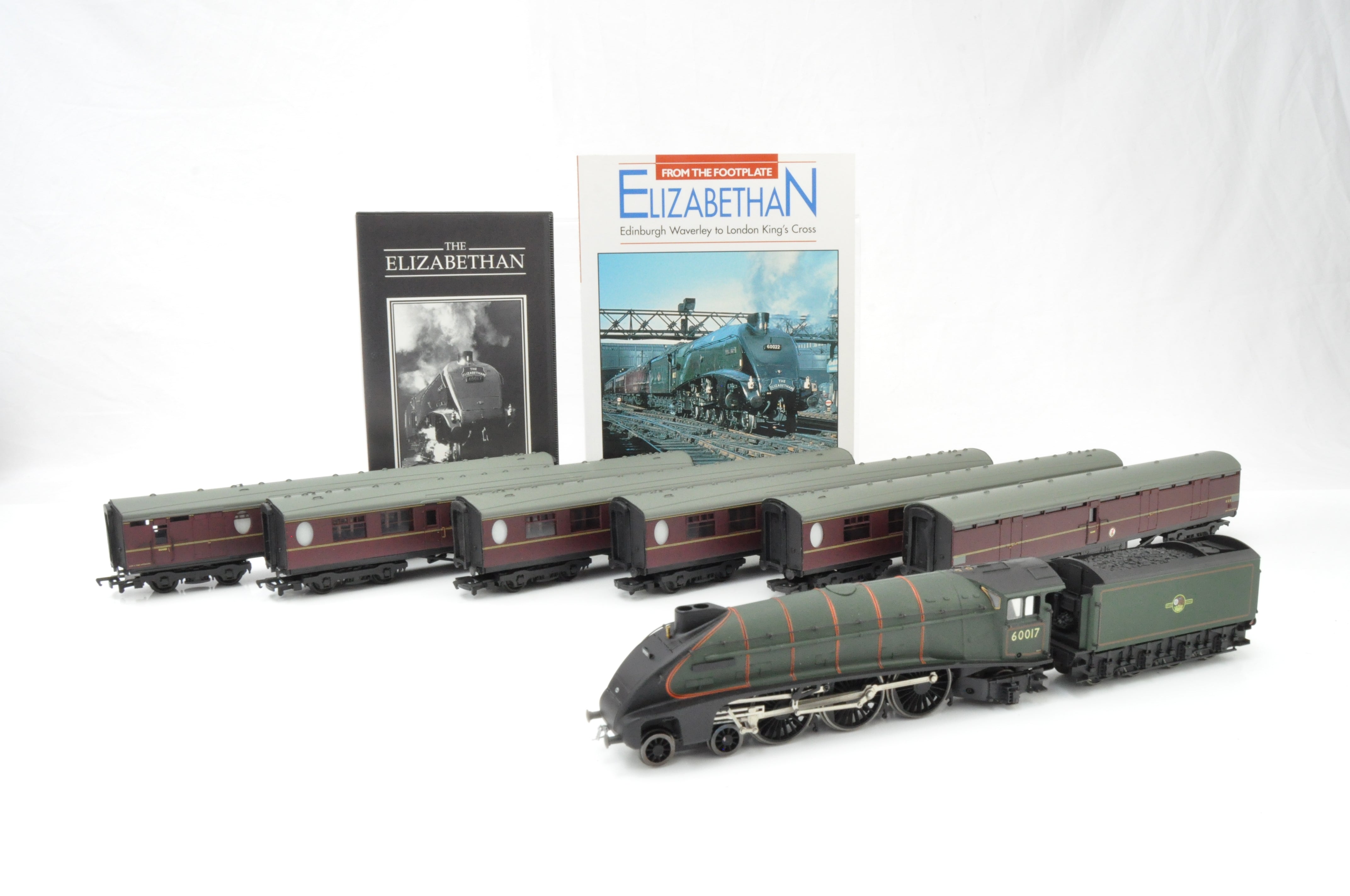 Bachmann OO Gauge 31-1995 The Elizabethan Presentation Pack w/ Class A
