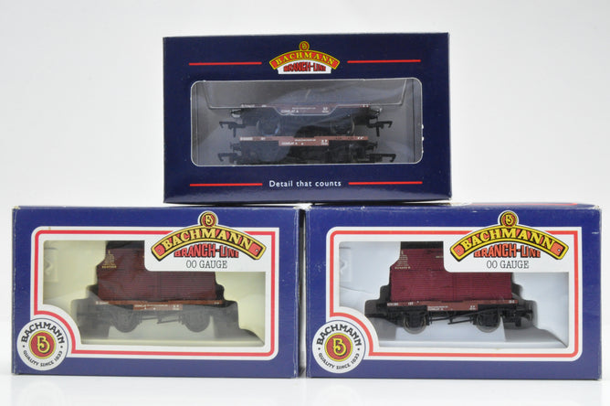 Bachmann OO Gauge Rake of Conflat Wagons (2x33-326 w/ Container, 1x33-