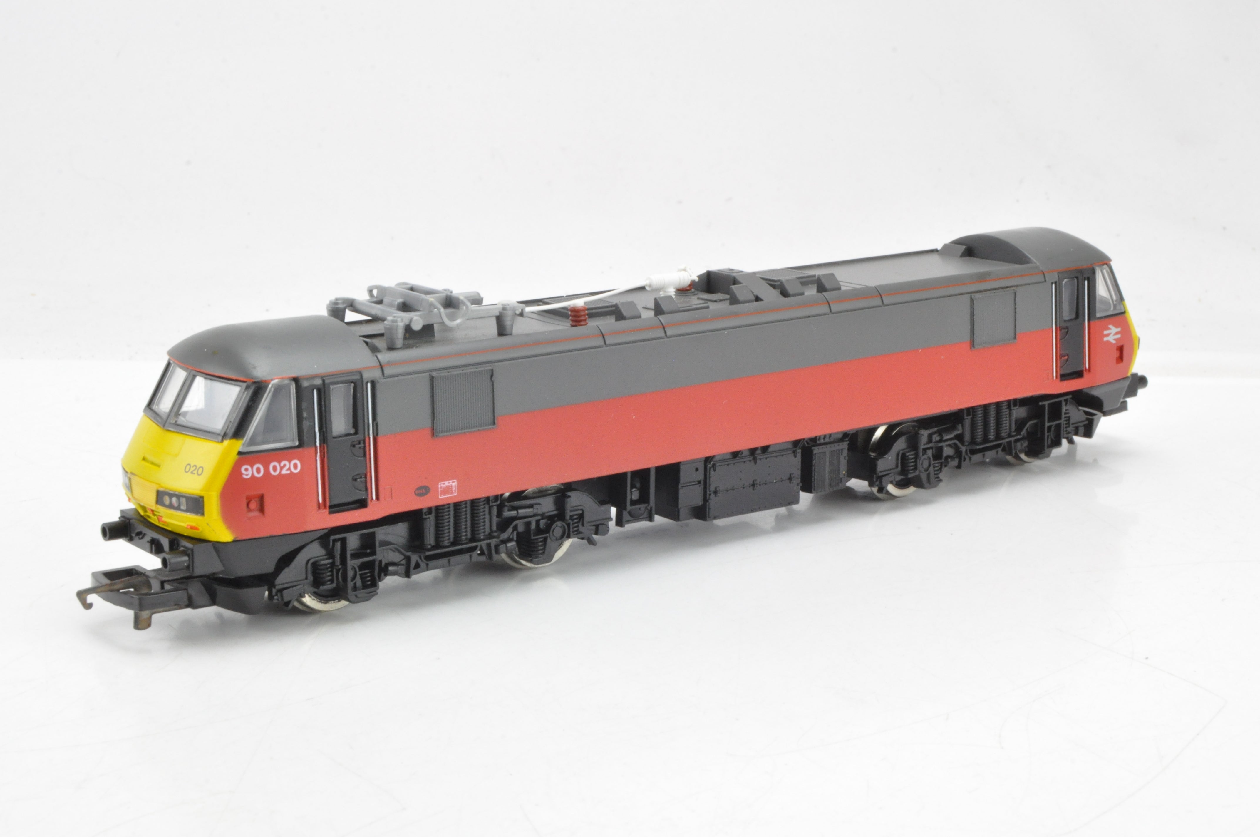 Hornby OO Gauge R595 Parcels Sector Red & Black Class 90 90020 'Sir Mi