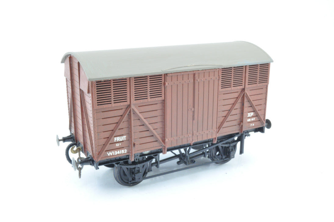 Kit Built Finescale 7mm O Gauge 4 Wheel 12T Fruit Van