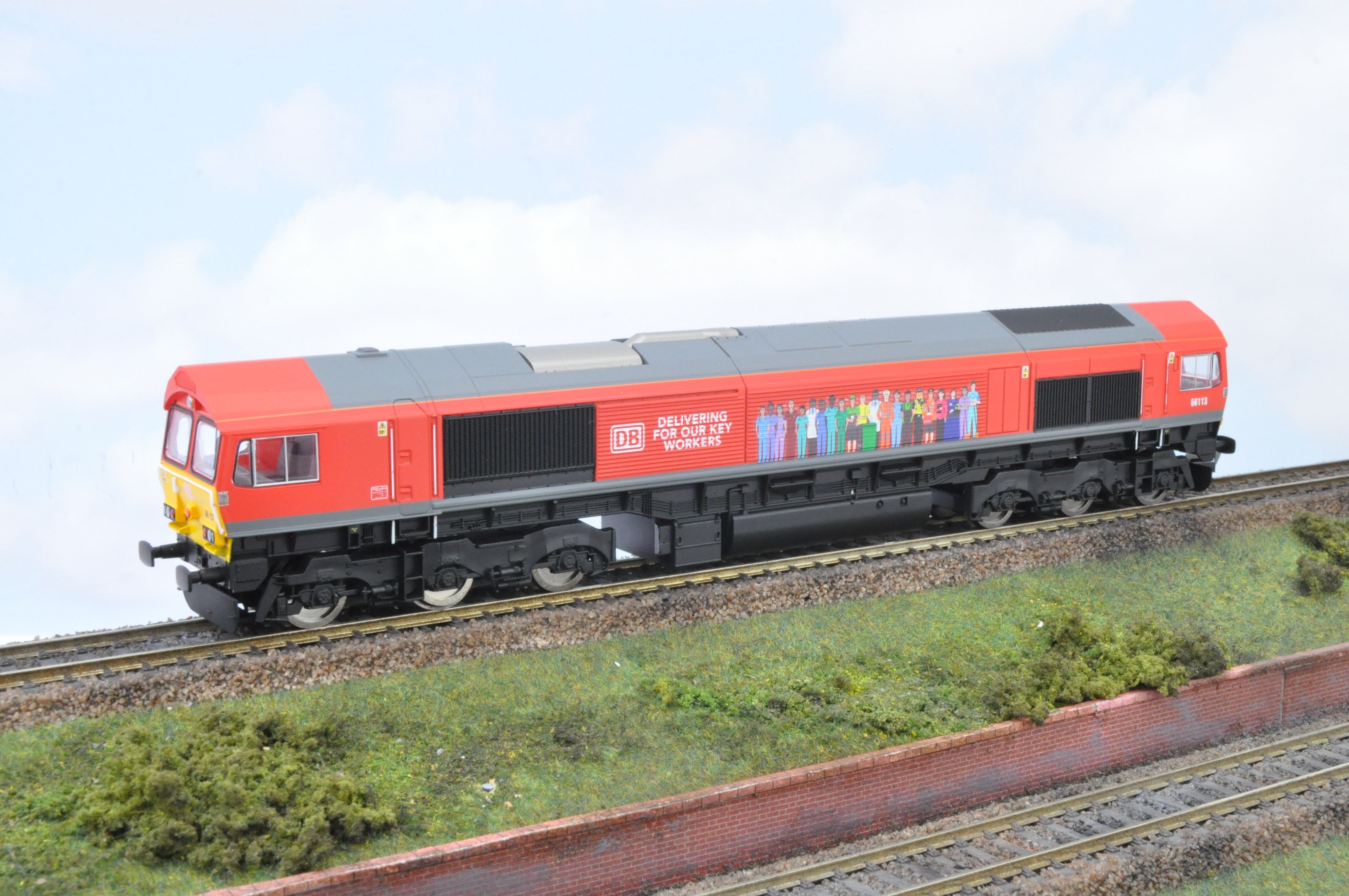 Hornby OO Gauge R30074 DB, Class 66, Co-Co, 66113 'Delivering For Our