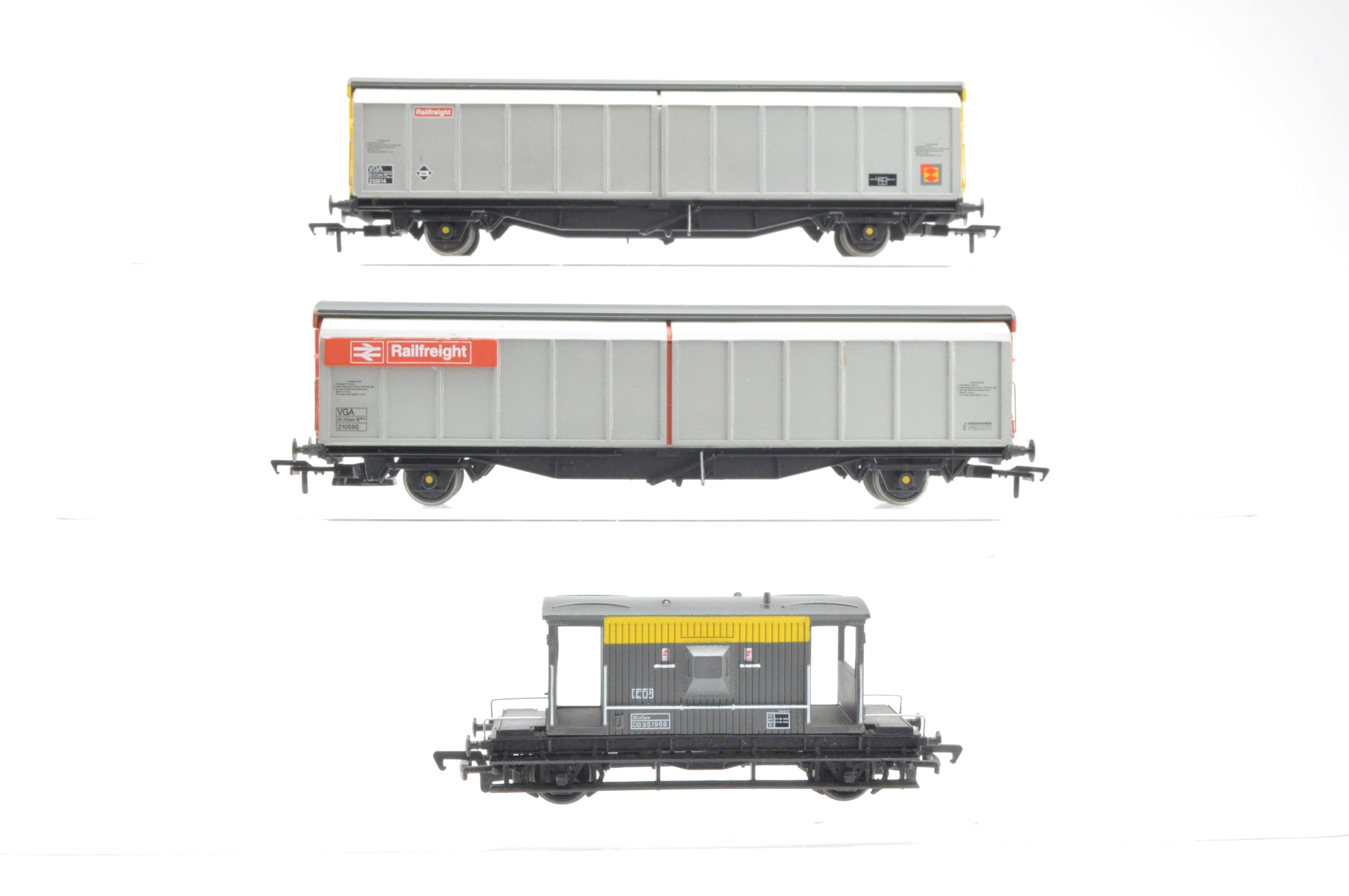 Bachmann OO Gauge Rake of 3 VGA Vans & Brake Van - Unboxed