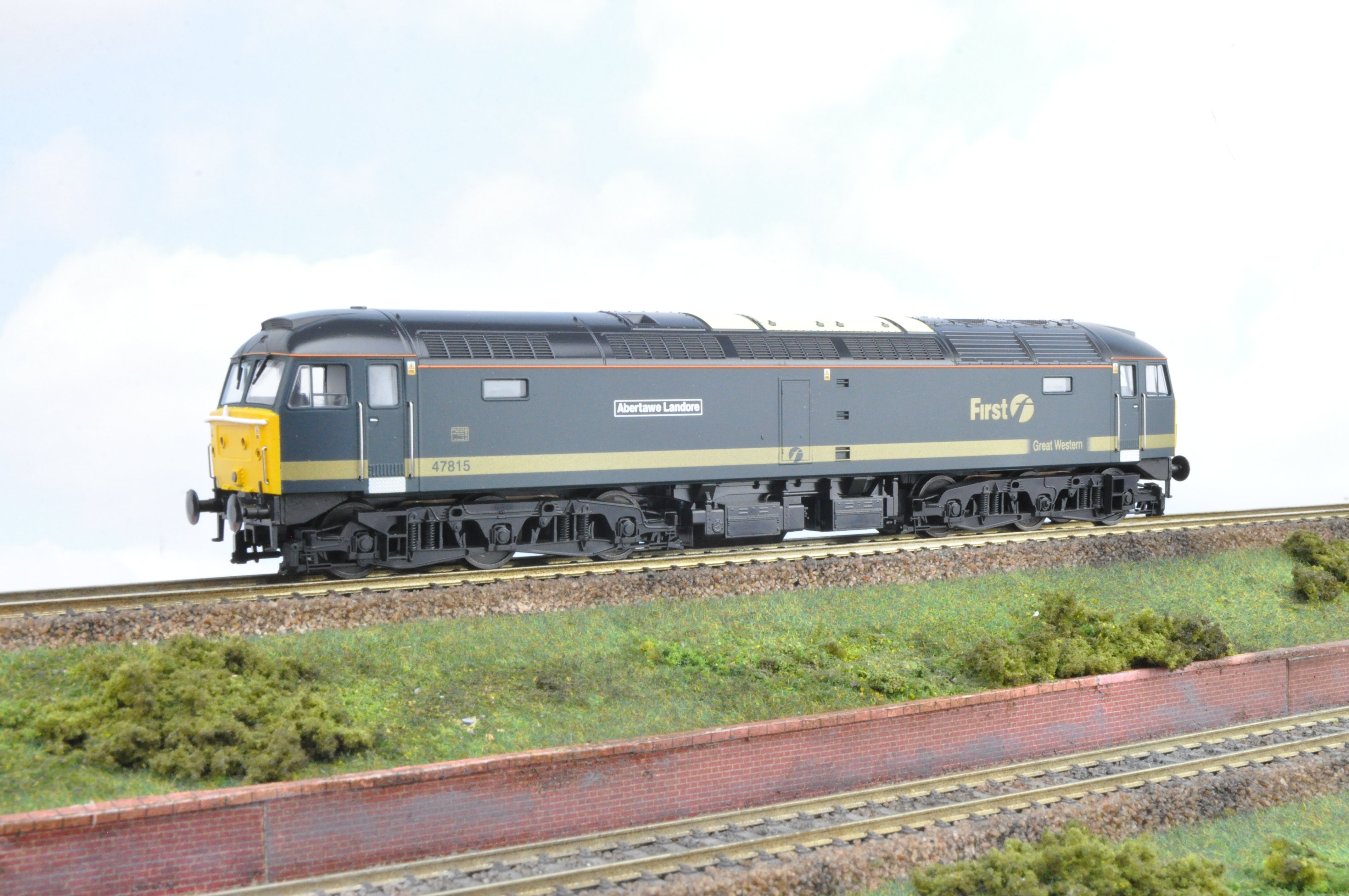 Heljan OO Gauge 4670 First Great Western Class 47 47815 'Abertawe Land