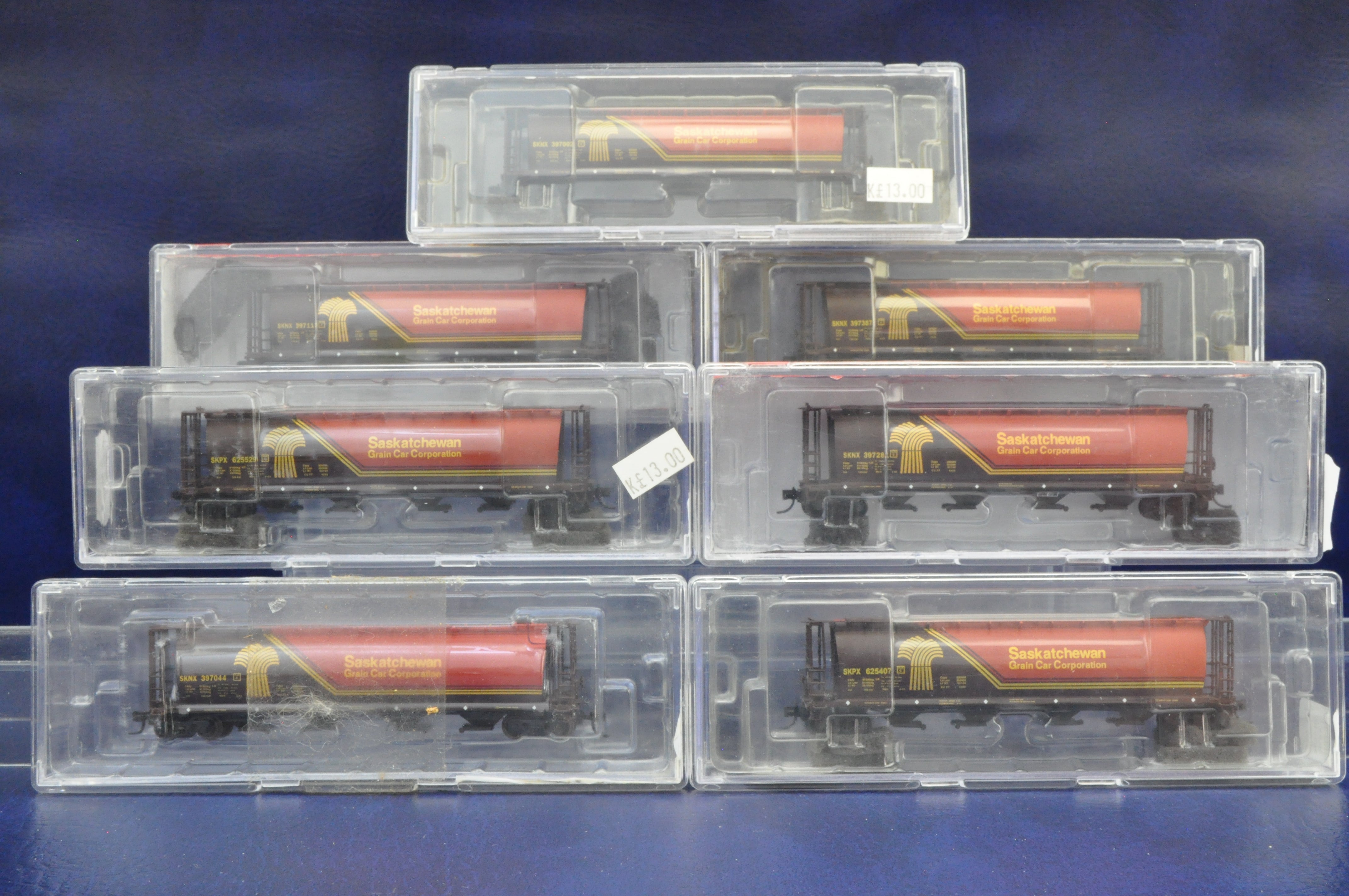 Intermountain Railway Co N Gauge Rake of 7 Covered Hopper Cars - Saska