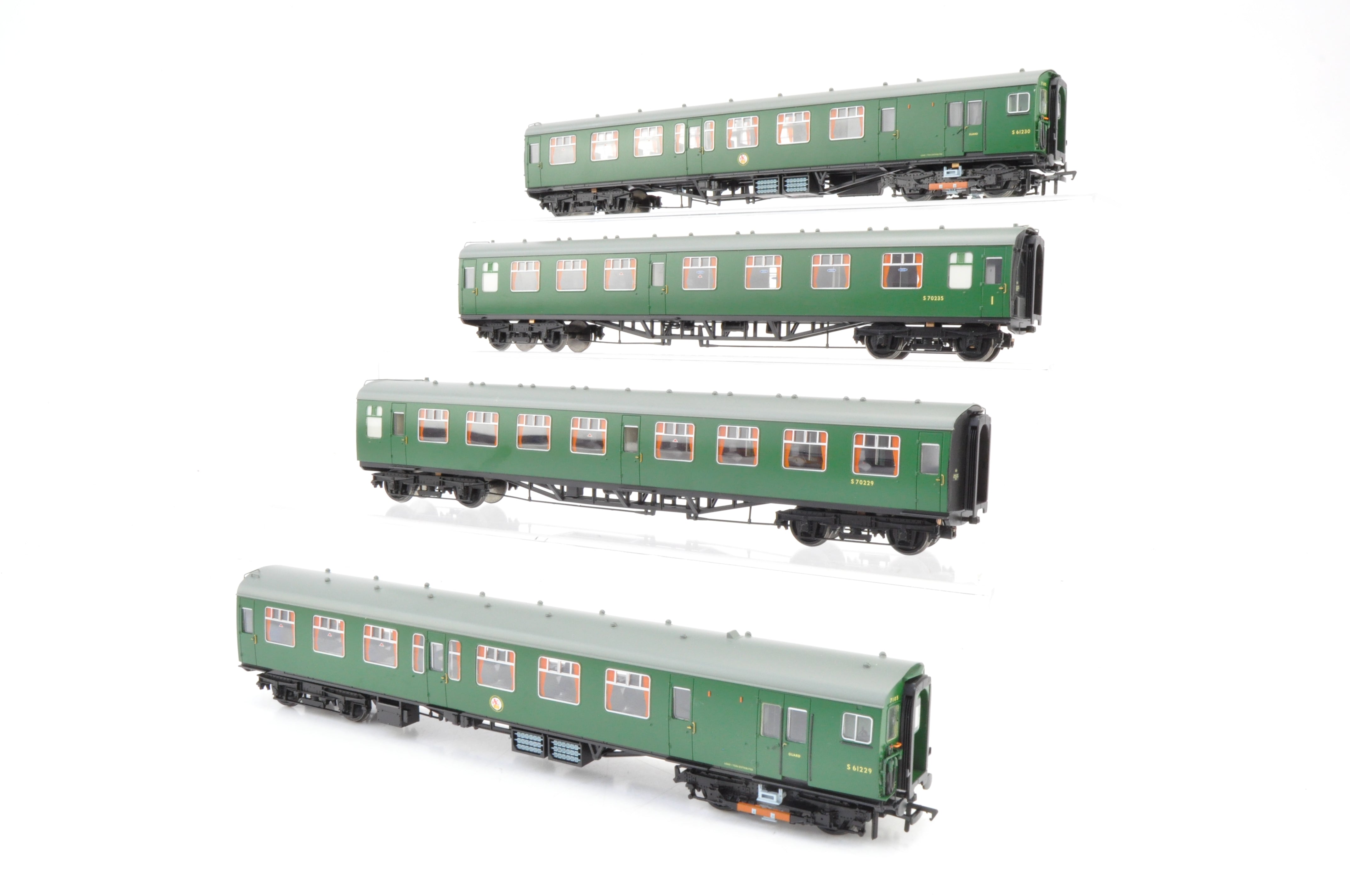Bachmann 31-425 OO Gauge BR 4CEP EMU 7105 Late SR Multiple Unit Green