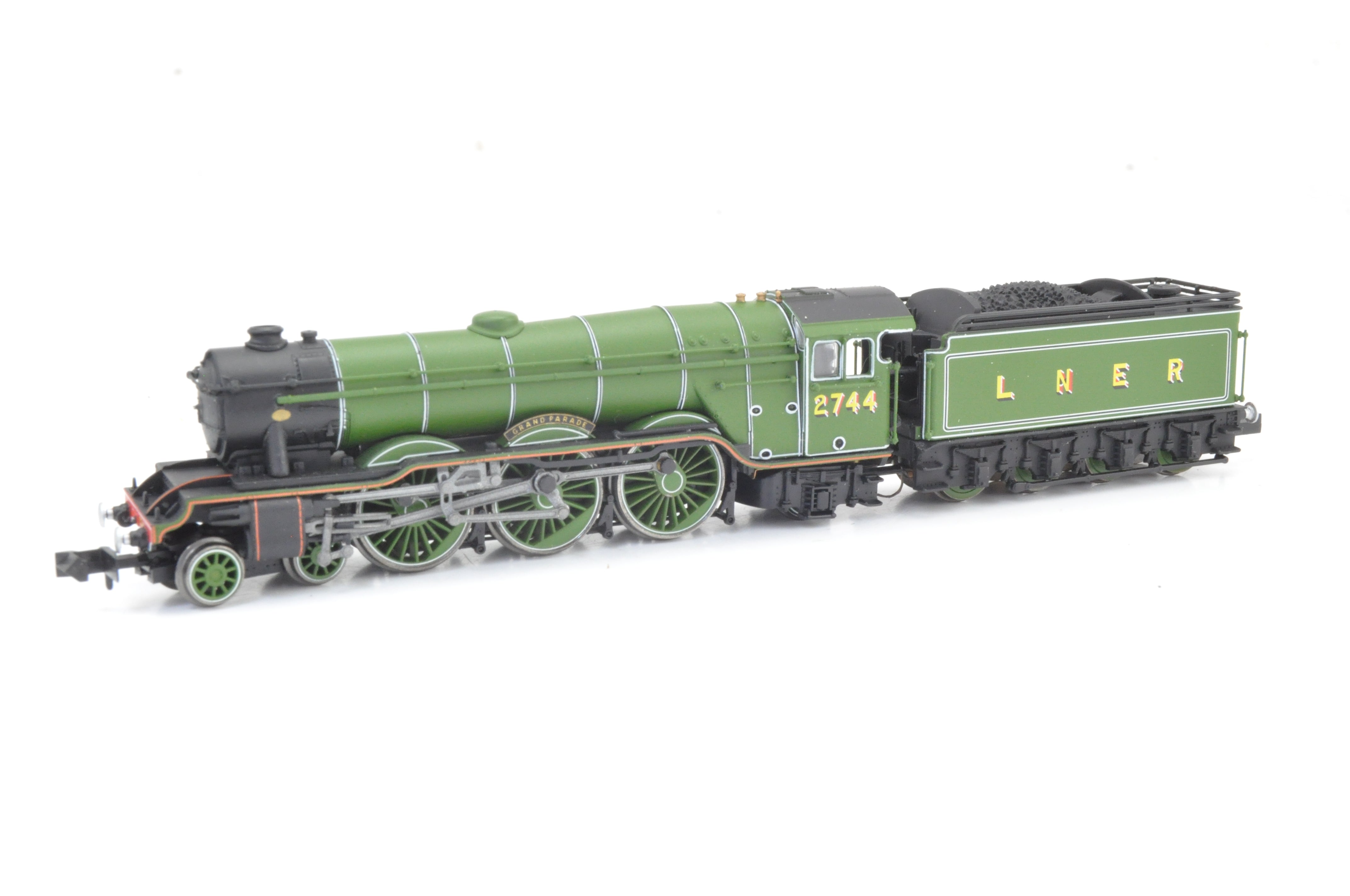 Dapol N Gauge ND129GD LNER Apple Green 4-6-2 Class A3 No.2744 'Grand P