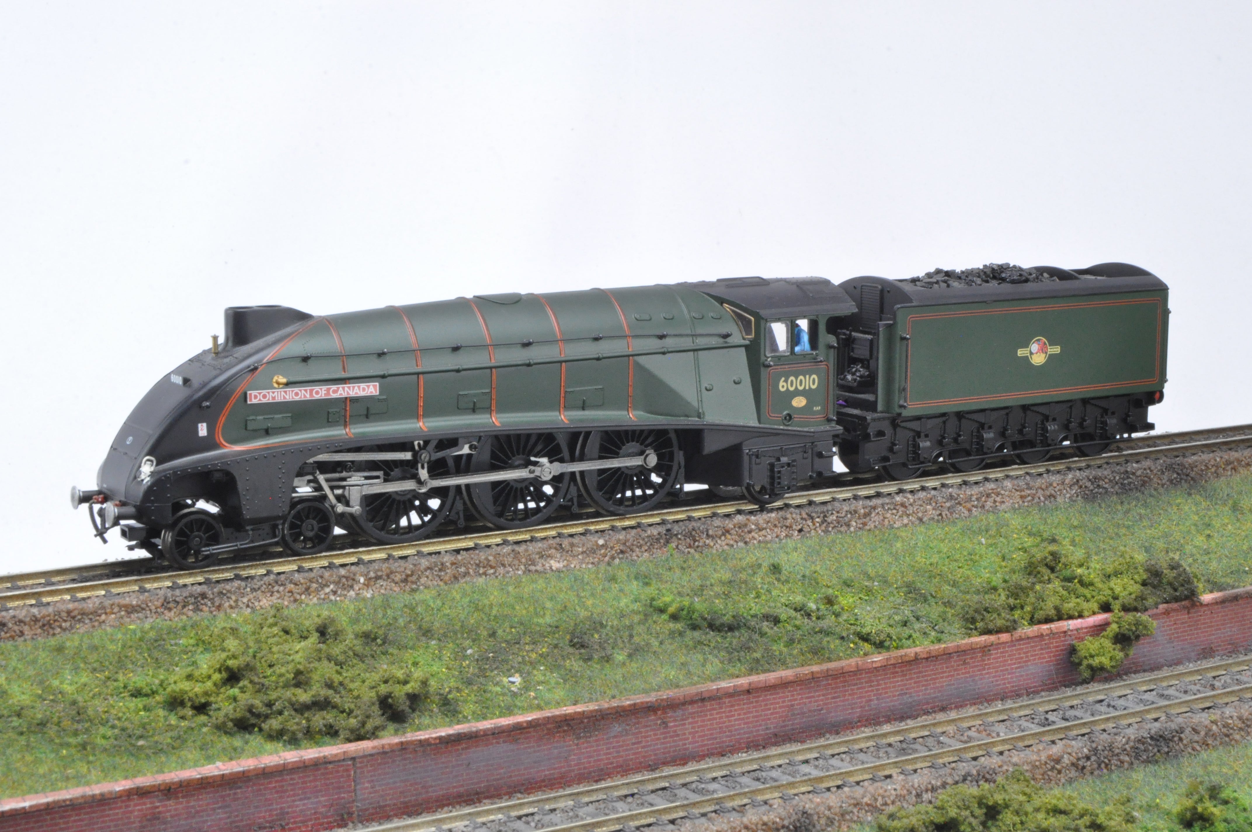 Bachmann OO Gauge 31-967 Class A4 60010 'Dominion Of Canada' BR Green