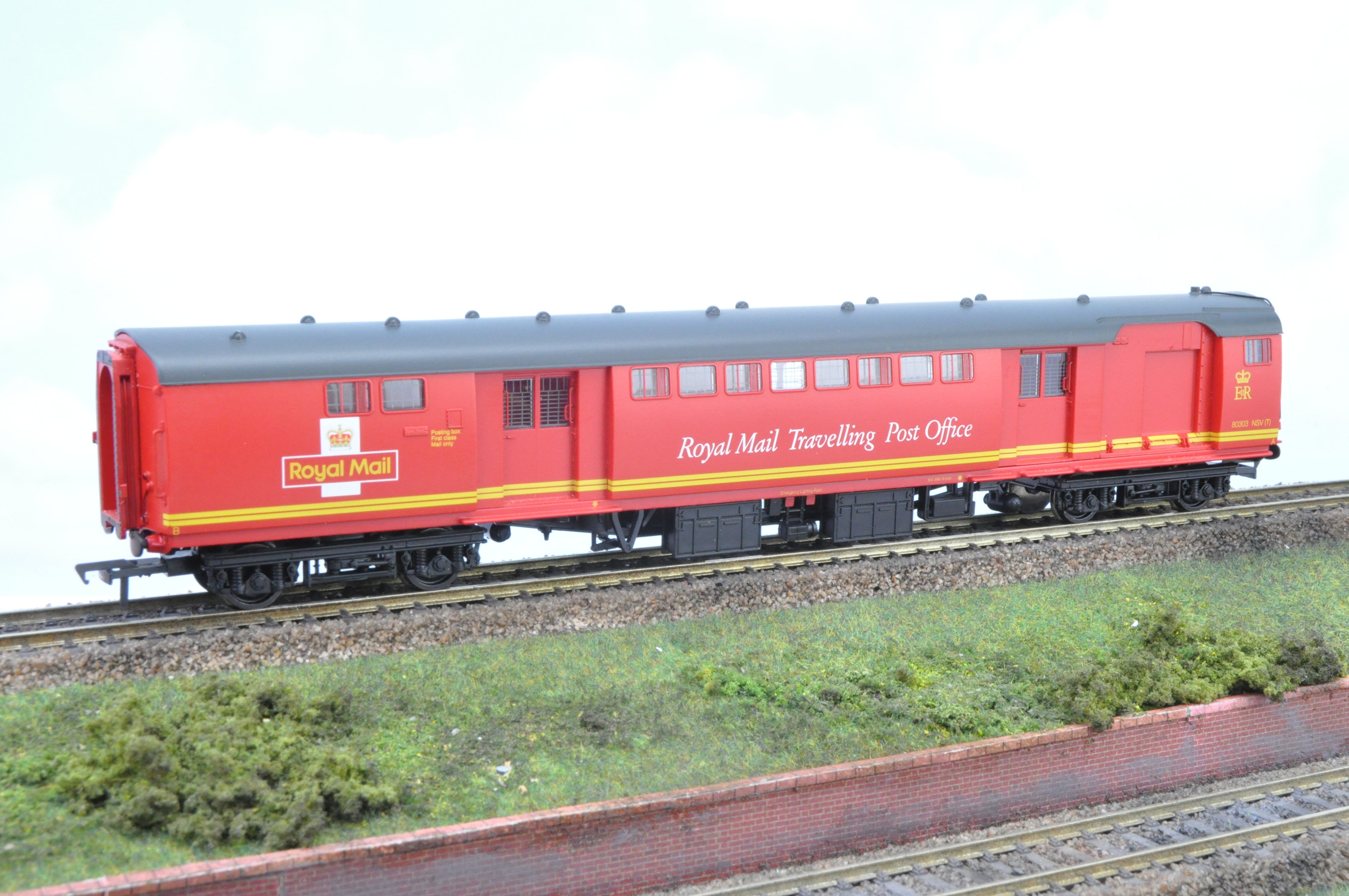 Bachmann OO Gauge 39-422 Royal Mail TPO Red Mk1 POS Post Office Sortin