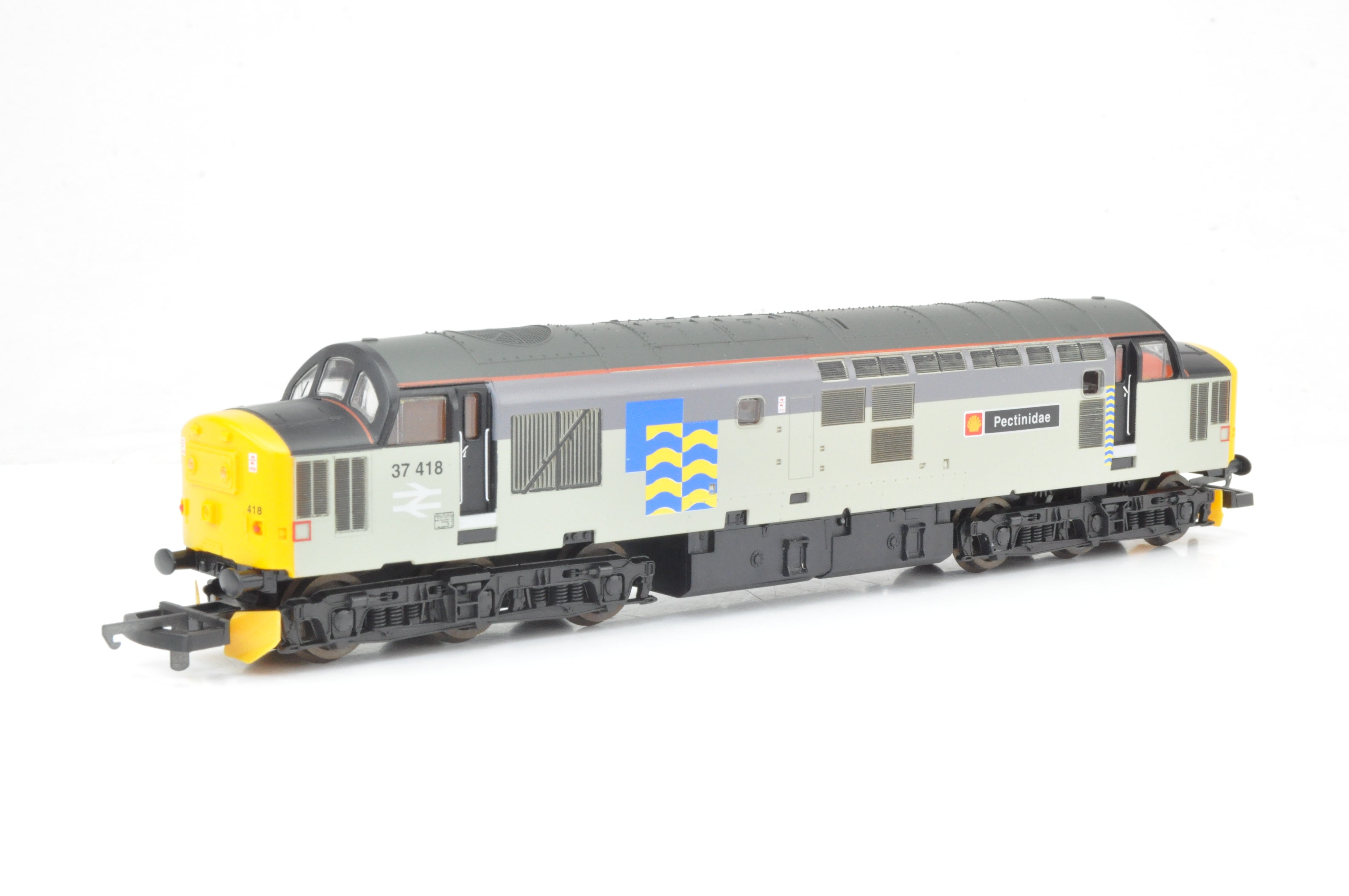 Lima OO Gauge L204820 Class 37 Diesel 37418 'Pectinidae' BR Petroleum