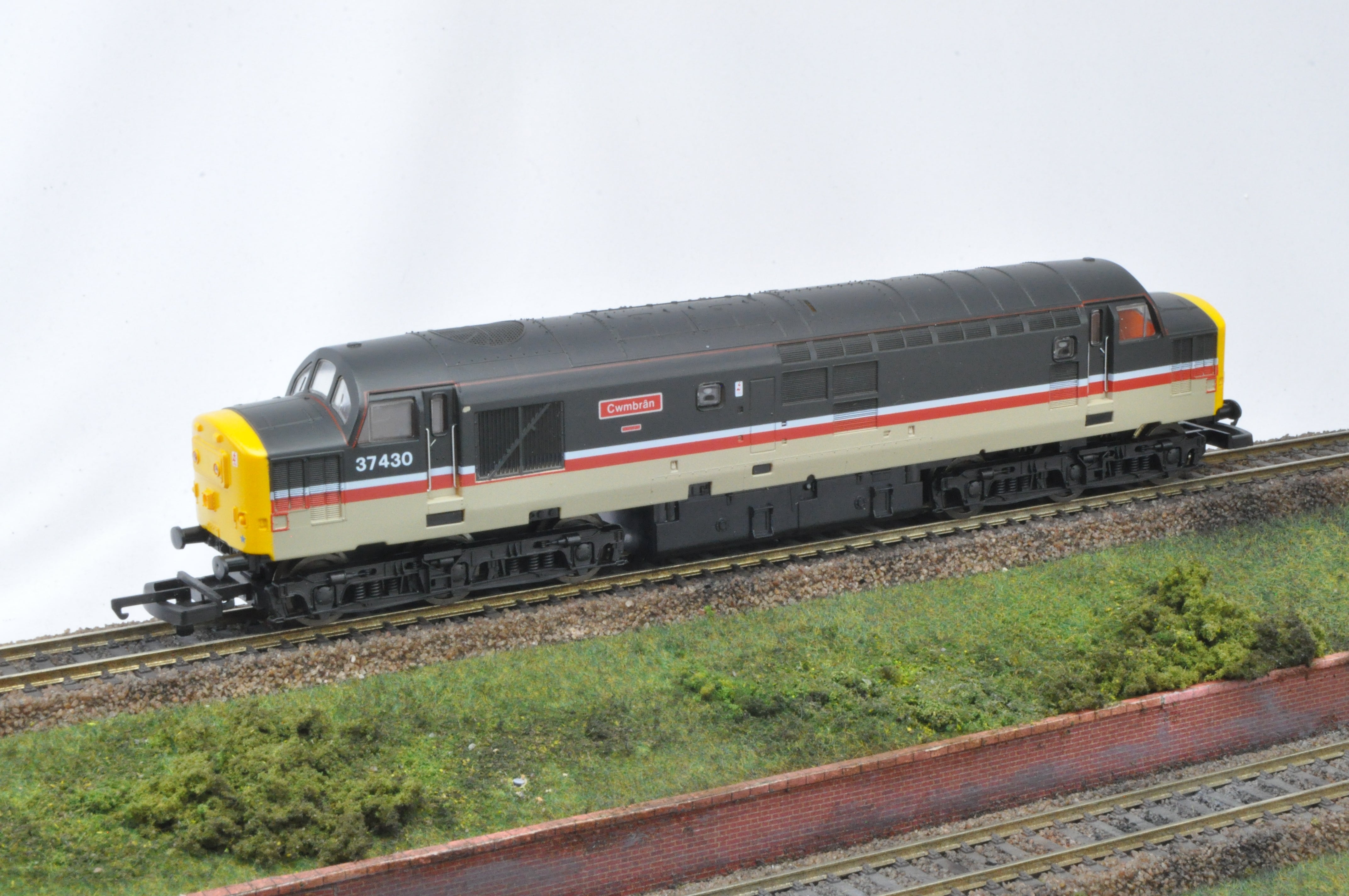 Lima OO Gauge 205298 Class 37 Diesel 37430 'Cwmbran' InterCity - Boxed