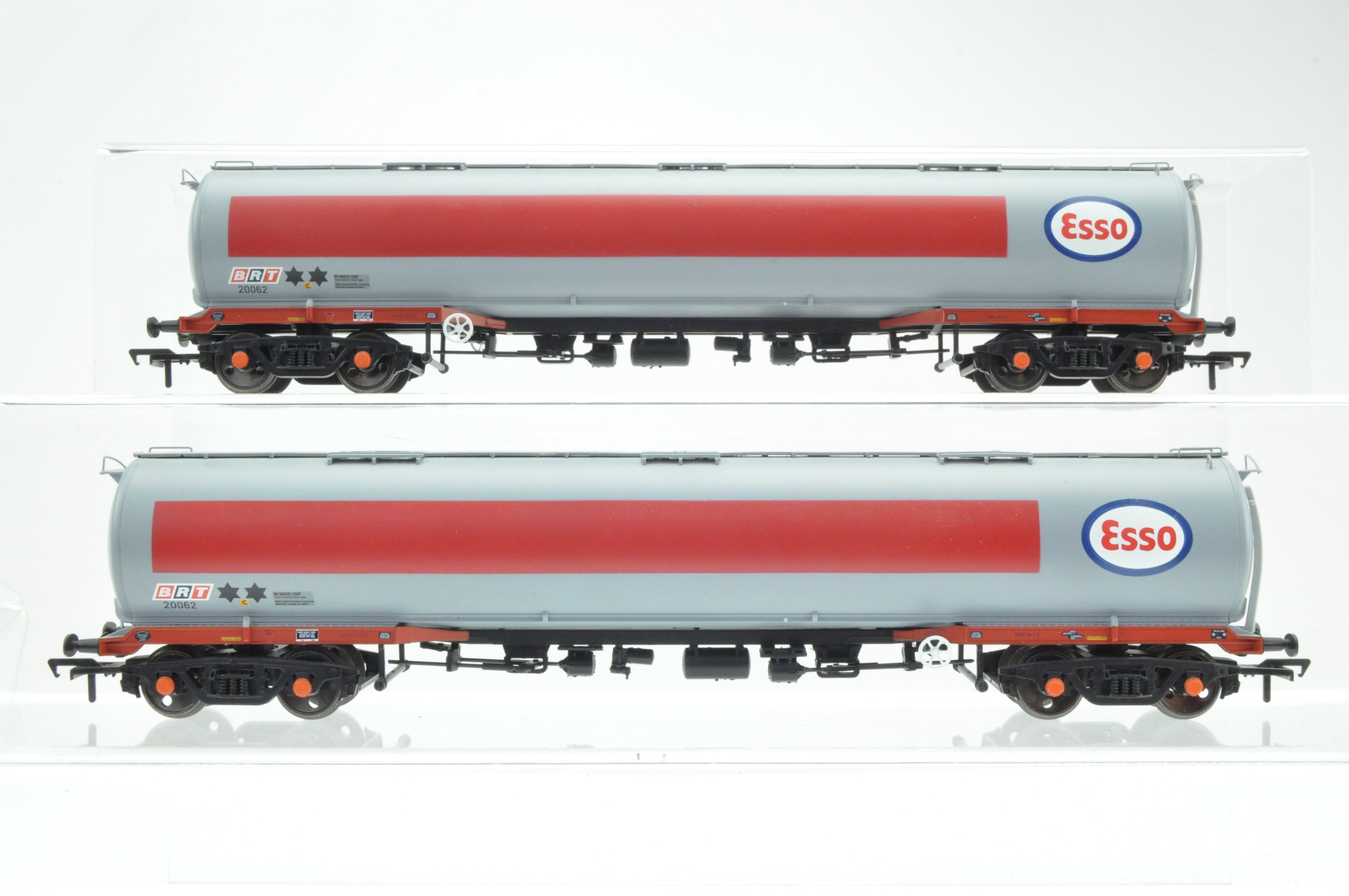 Bachmann OO Gauge Rake of 2 38-113A 100 Ton TEA Bogie Tank Wagon ESSO