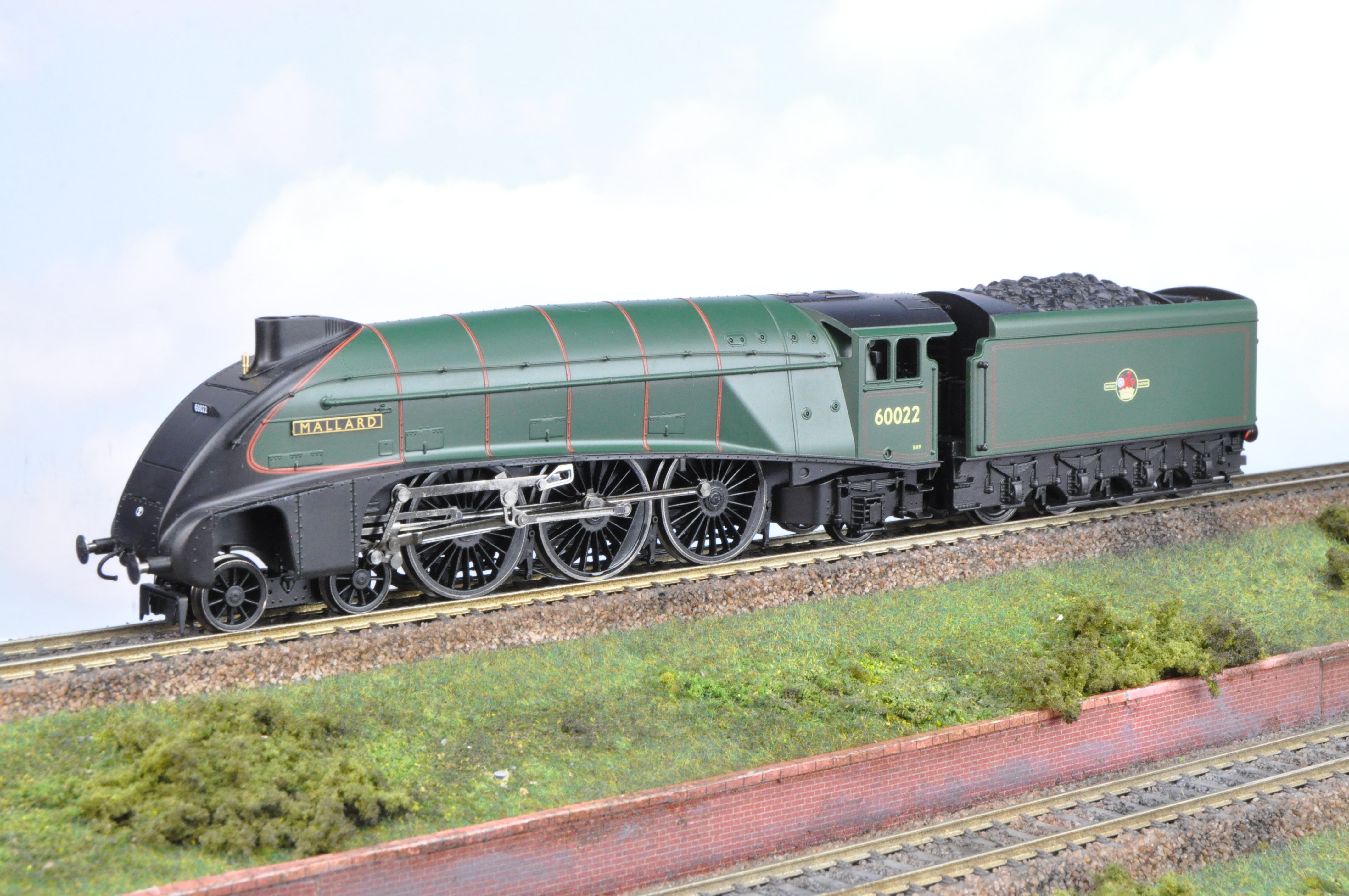 Hornby OO Gauge R2784X BR Class A4 No.60022 'Mallard' (Railroad Editio