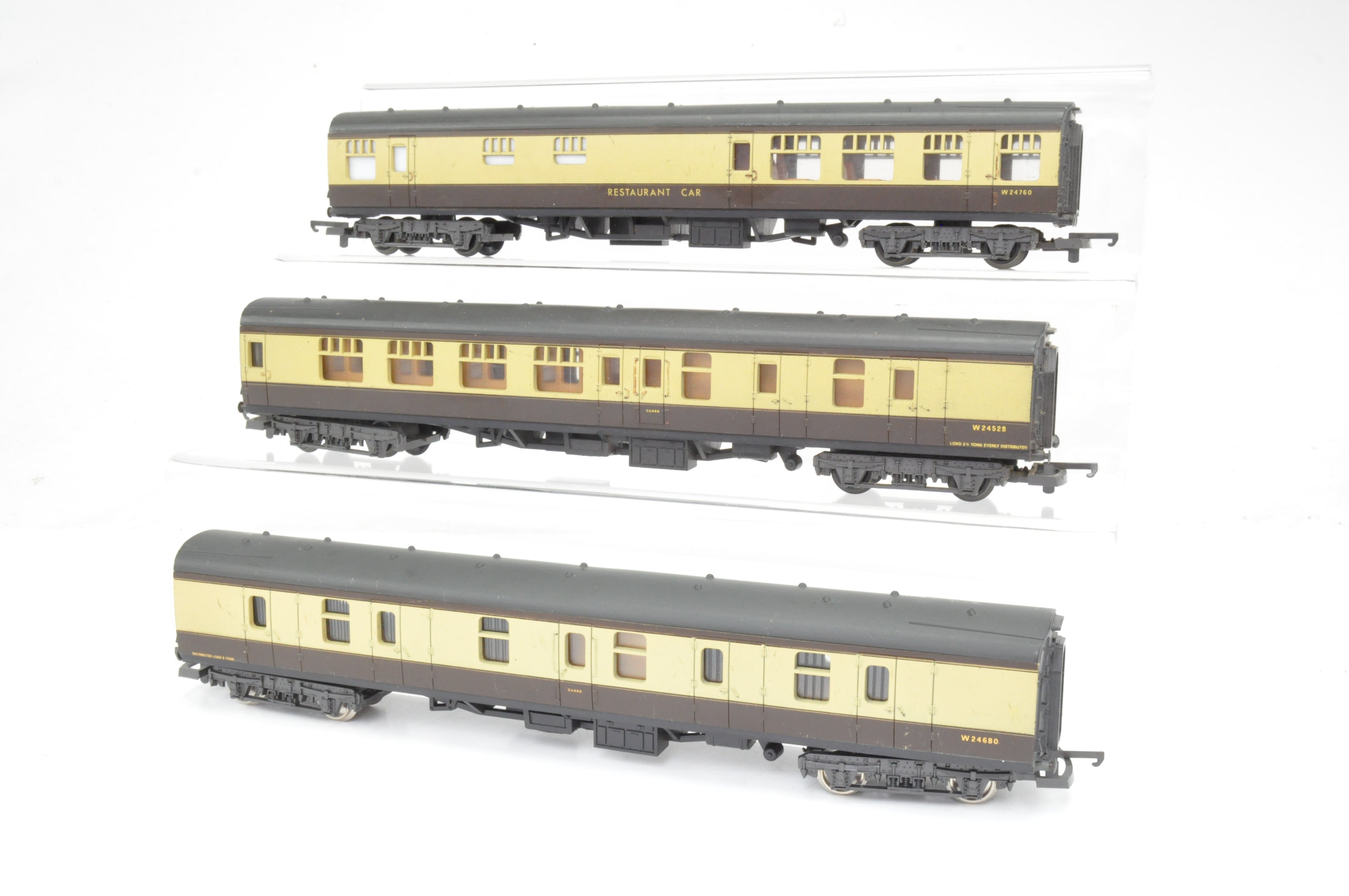 Lima OO Gauge Rake of 3 BR Chocolate & Cream Mk1 Coaches - Unboxed