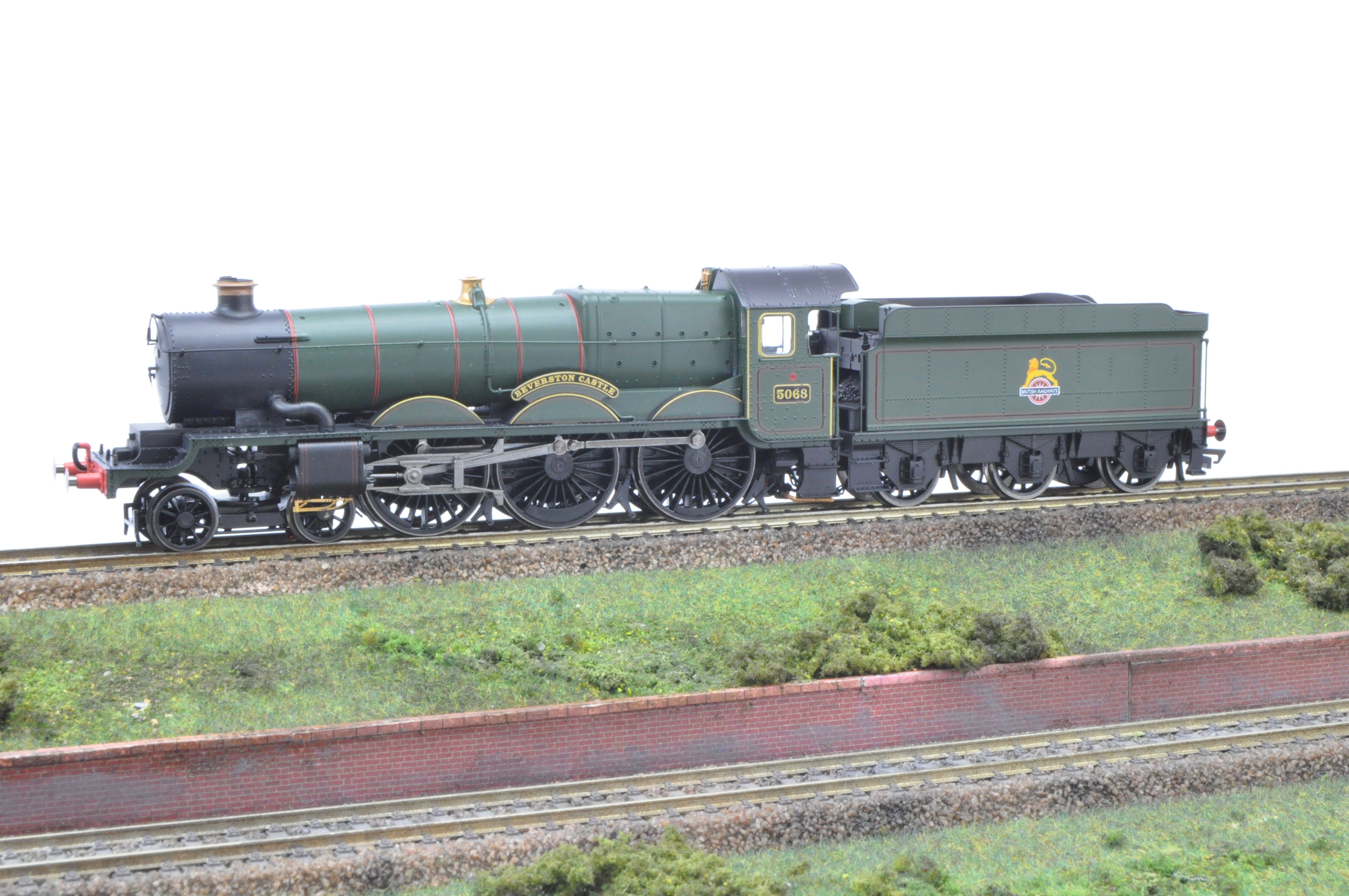 Hornby OO Gauge R2849 BR Green Early Emblem 4-6-0 Castle Class No. 506