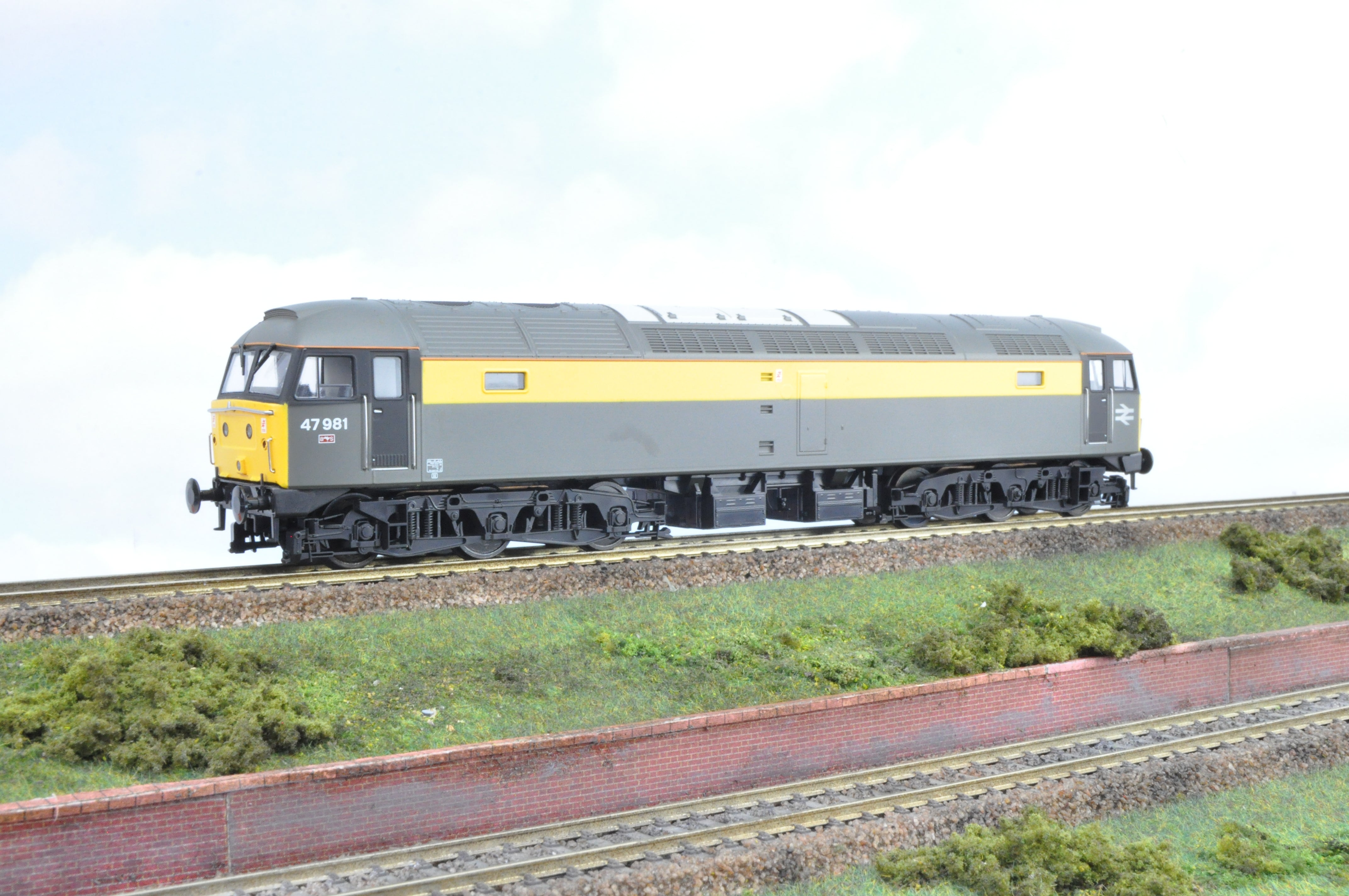 Heljan OO Gauge 4810 Dutch Livery Class 47 47981