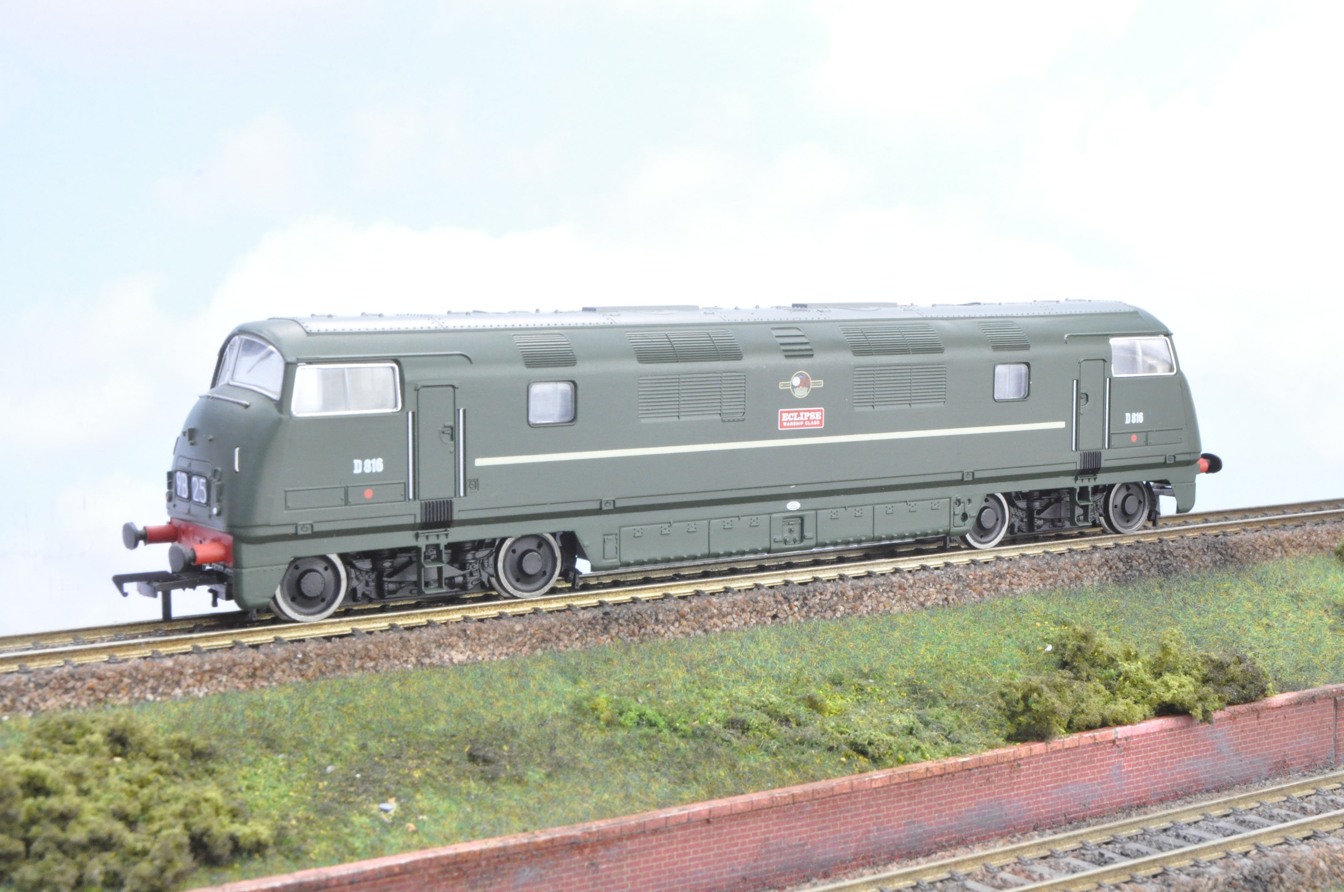 Bachmann OO Gauge 32-052 BR Green Class 42 Warship D816 'Eclipse' - Bo