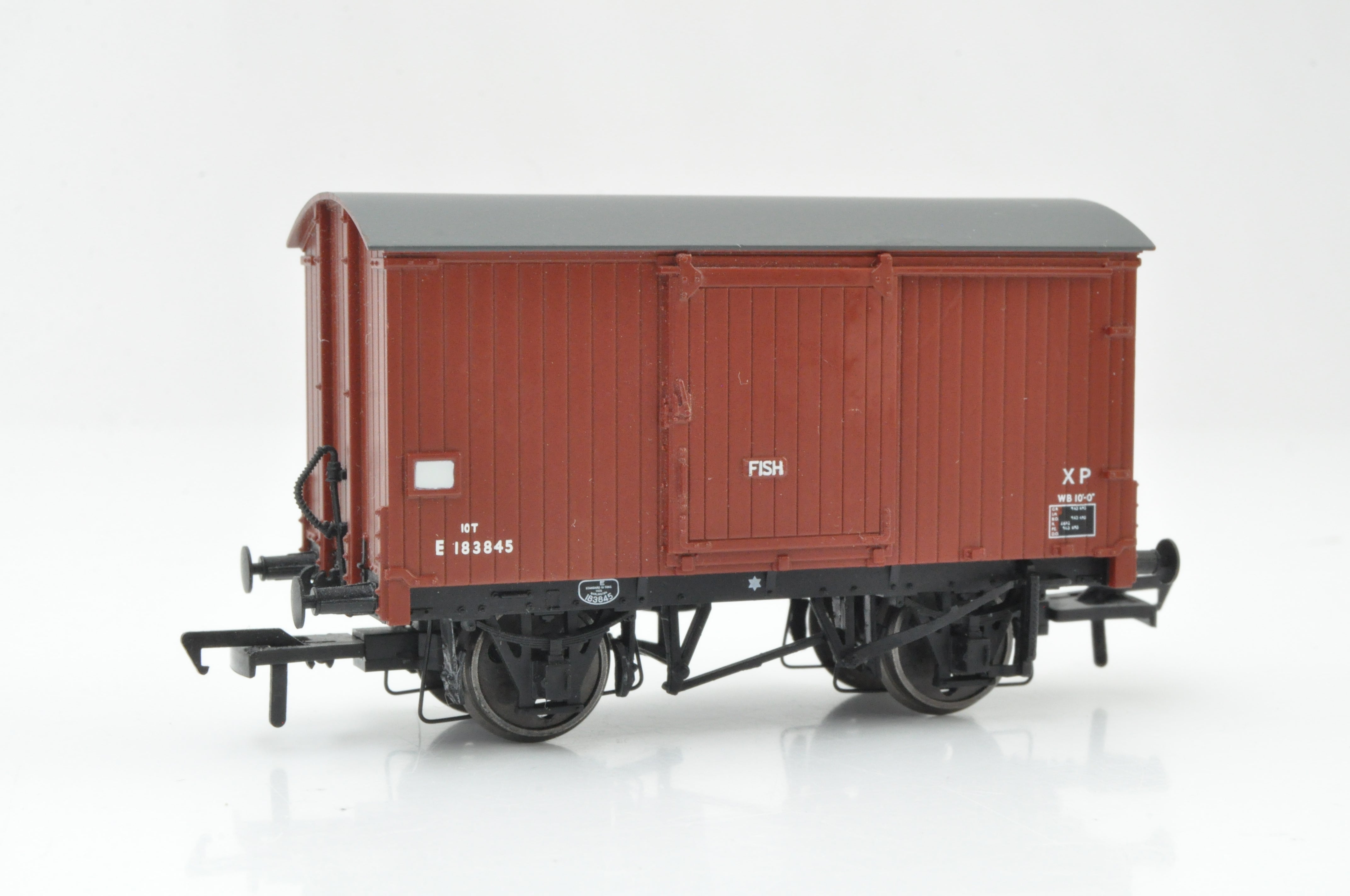 Bachmann OO Gauge 38-577 10 Ton BR Fish Van