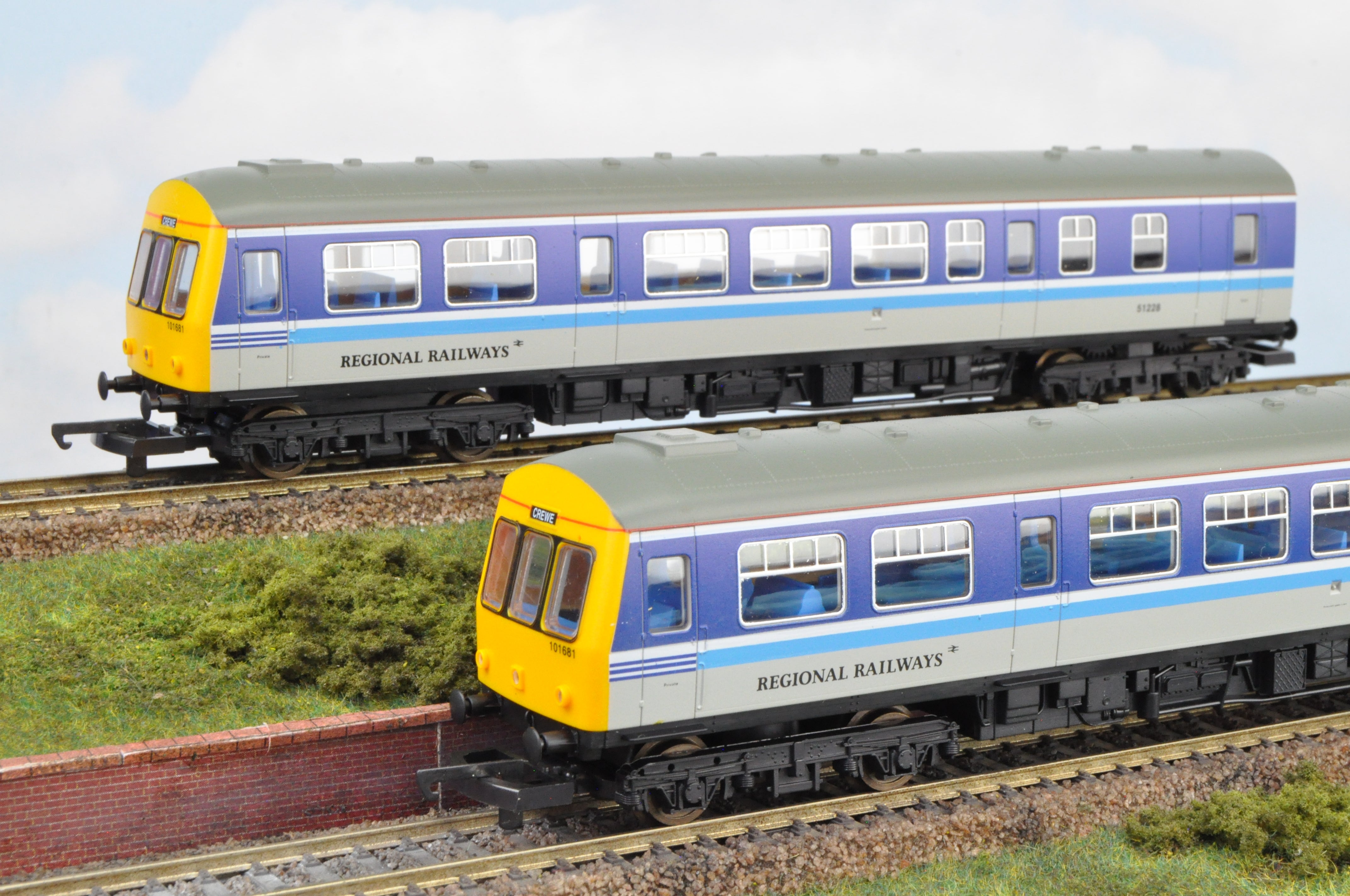Lima OO Gauge L149894 Regional Railway Class 101 2-car DMU No.101681