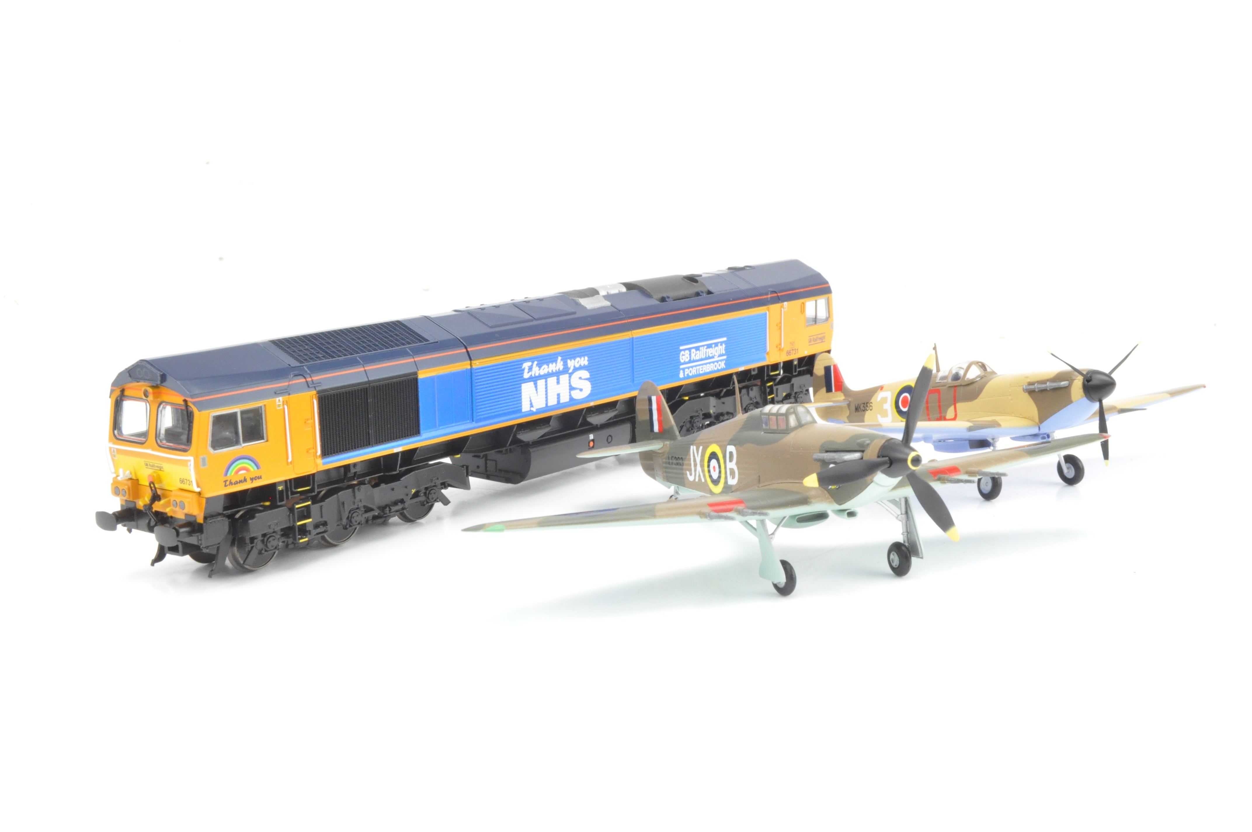 Bachmann OO Gauge 32-980K Pride of Britain train pack with Class 66/7