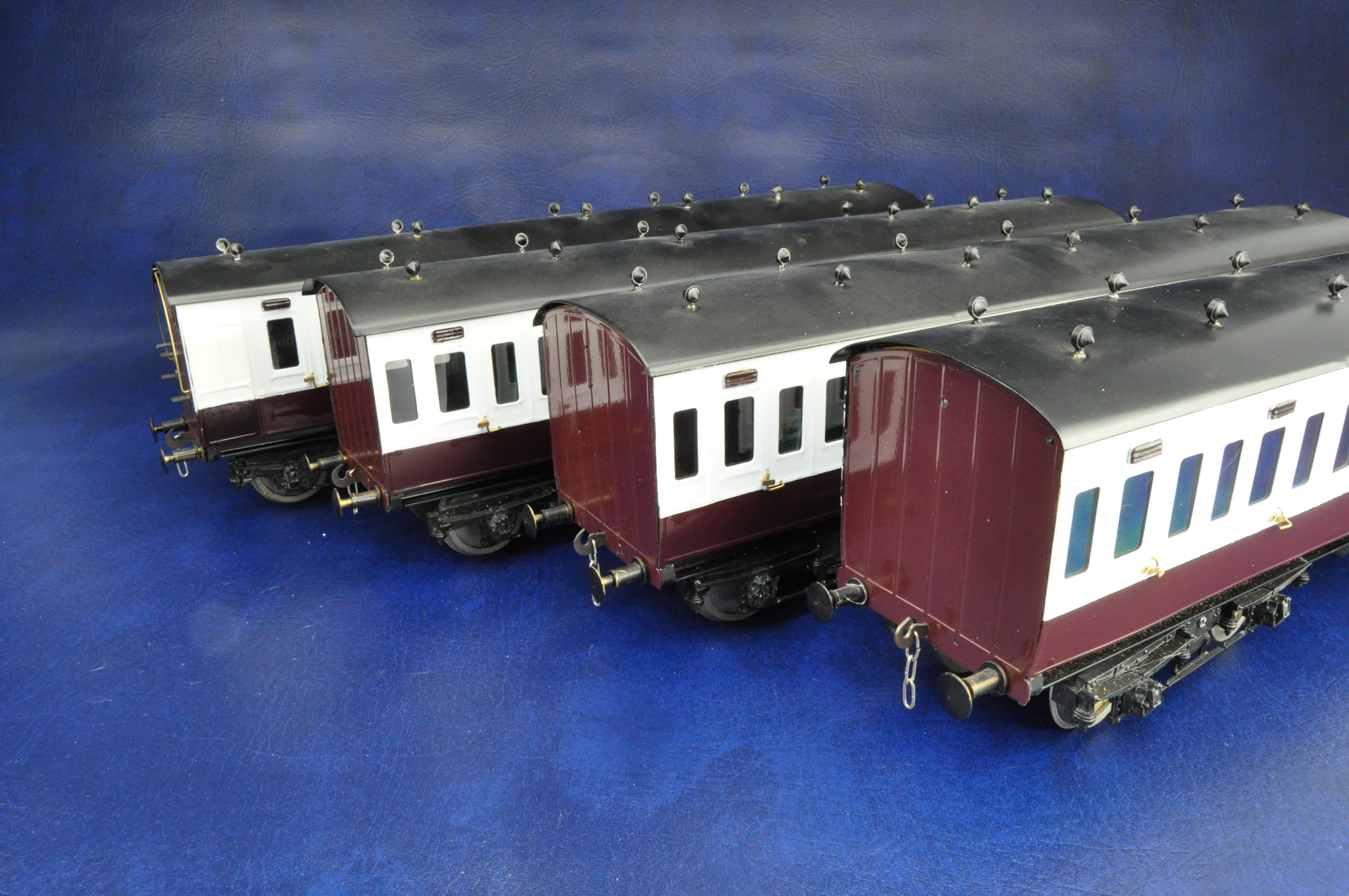 Curlew Coaches Gauge 1 10mm Rake of 4 Highland Railway Passenger Coach
