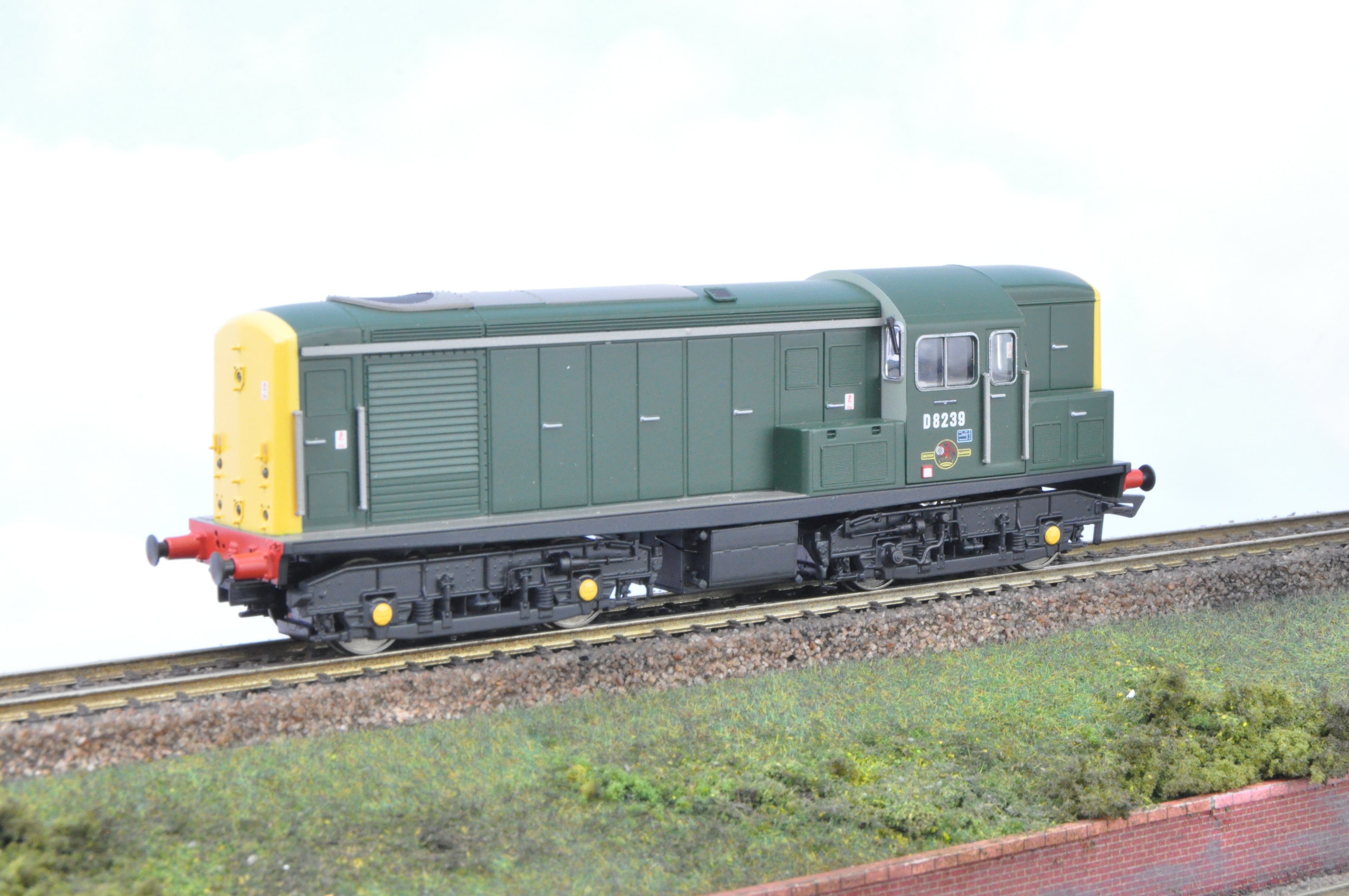 Heljan OO Gauge 1508 BR Green Class 15 BTH/Clayton No. D8239 - Boxed