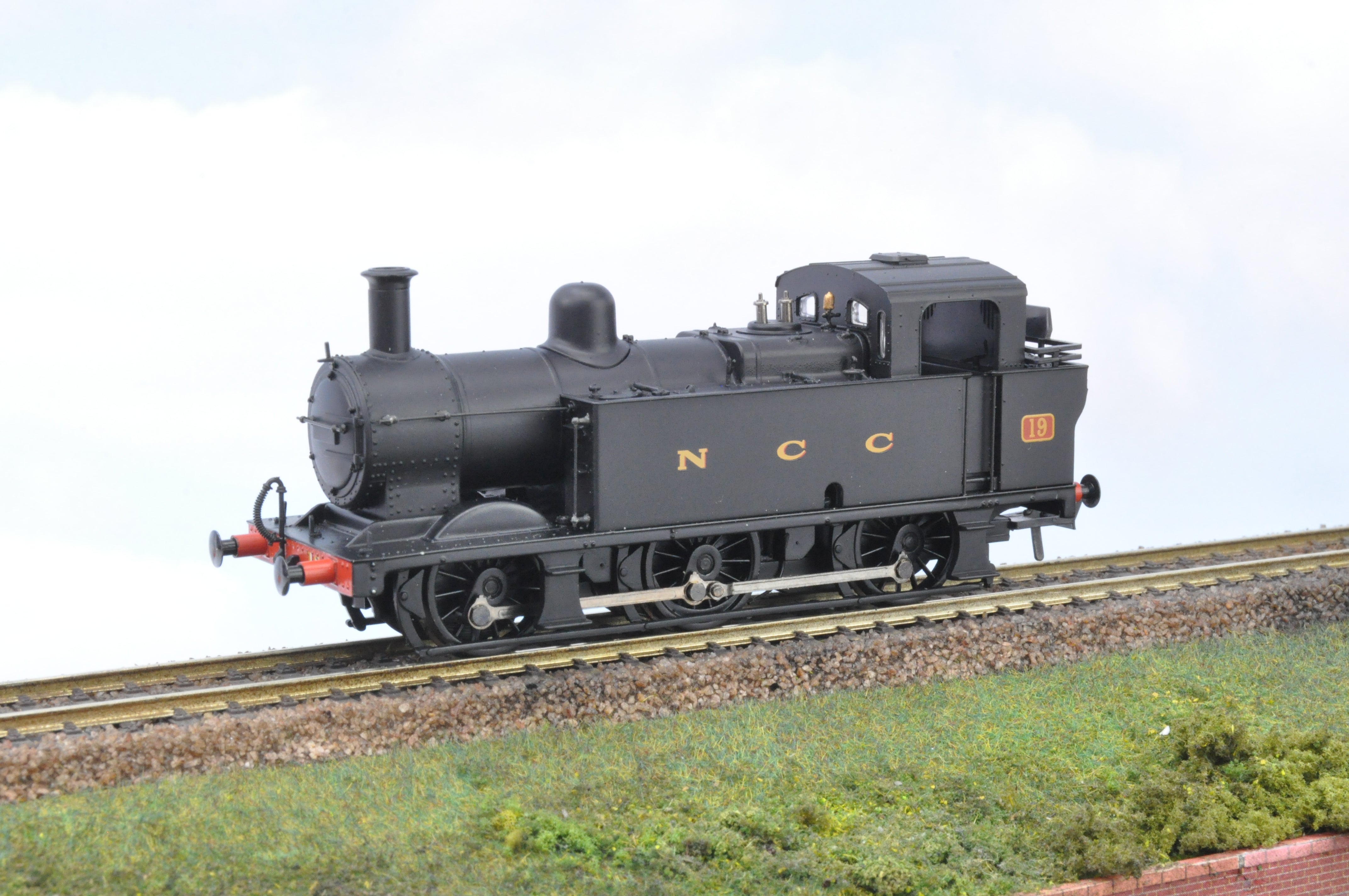 Bachmann OO Gauge 32-225Z NCC Black 0-6-0 Class Y Tank No. 19 - Boxed