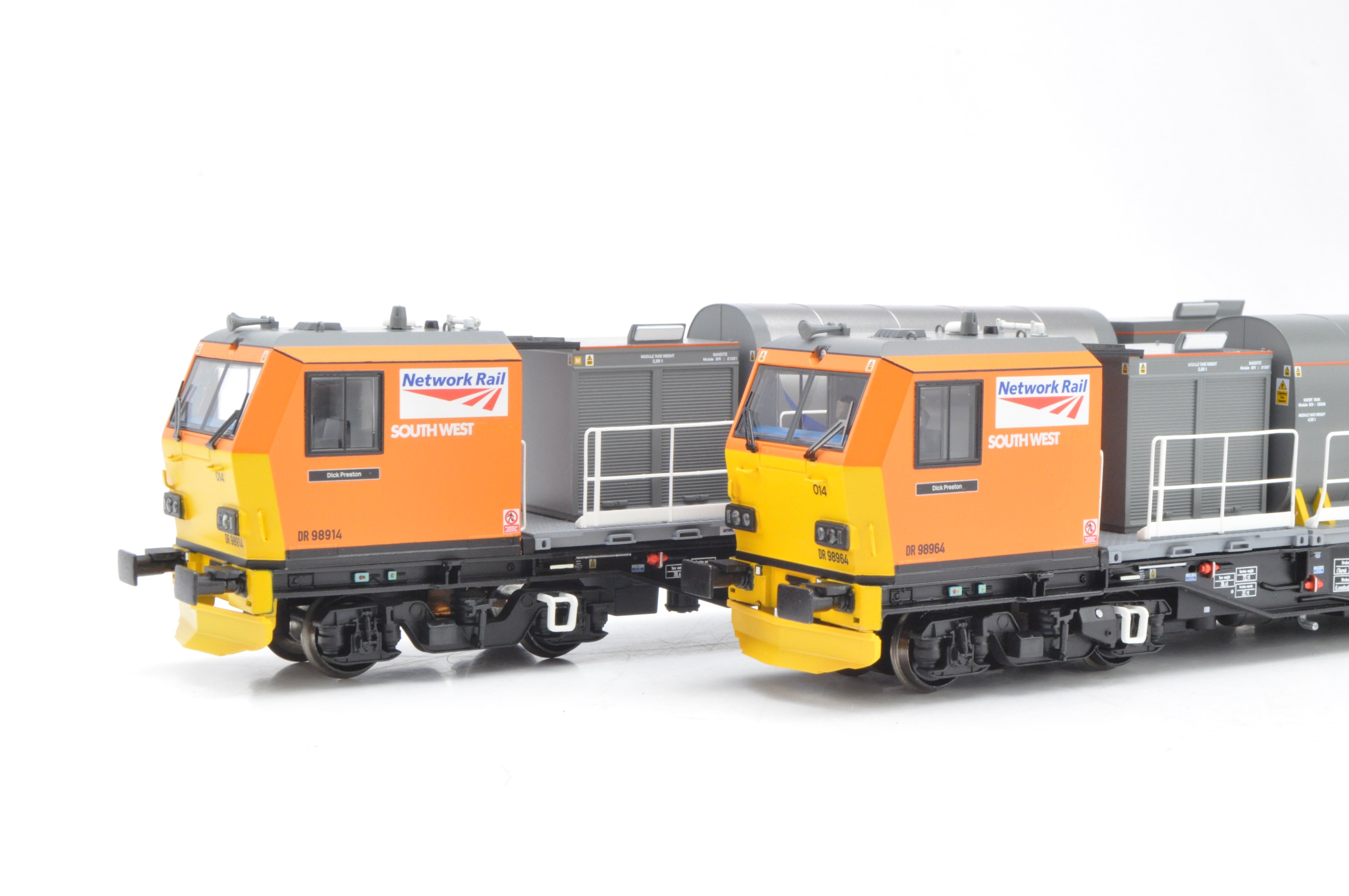 Bachmann OO Gauge 31-579 Windhoff MPV Network Rail Orange