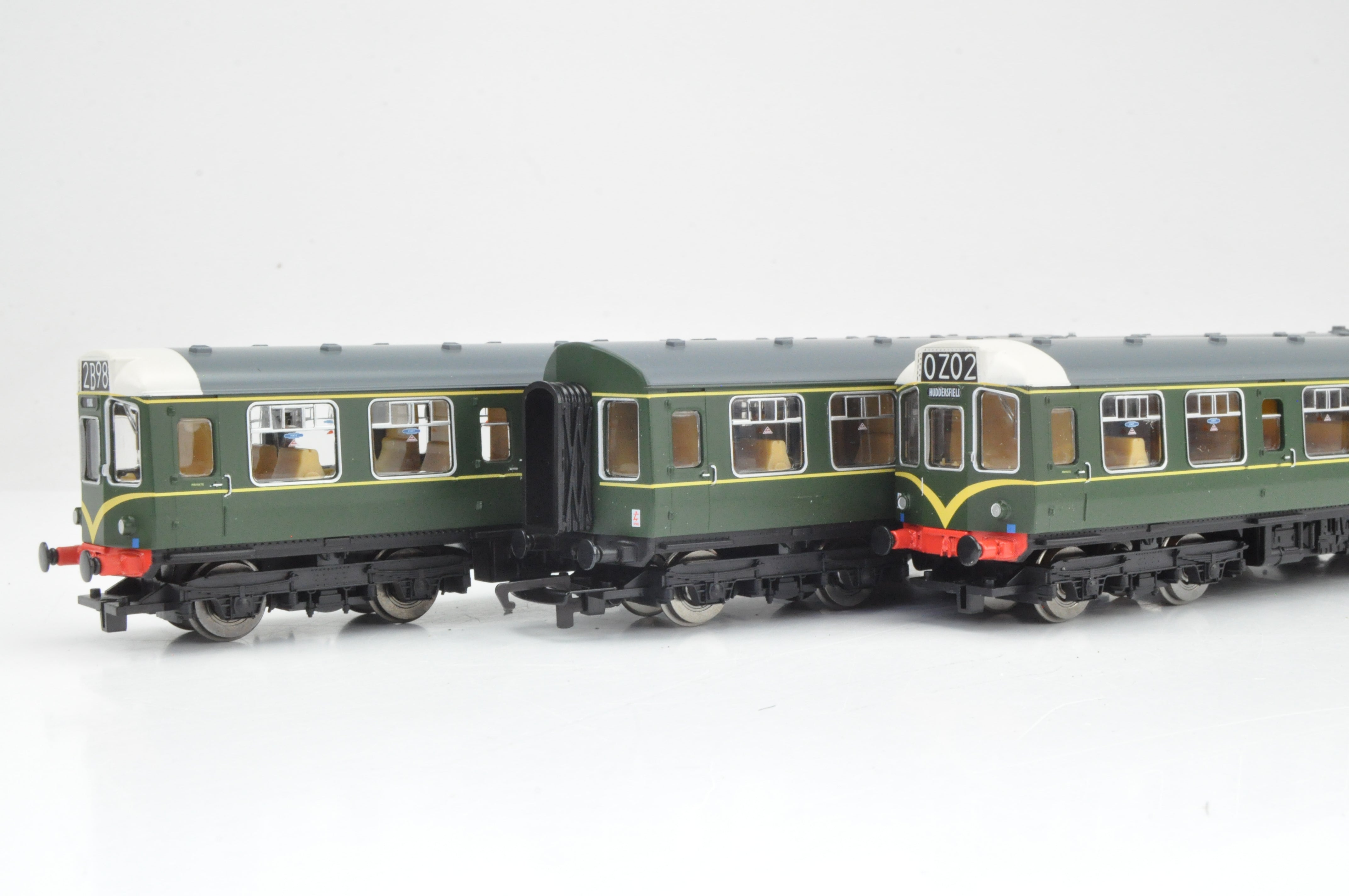 Hornby OO Gauge R30170 BR Green 3 Car Class 110 DMU