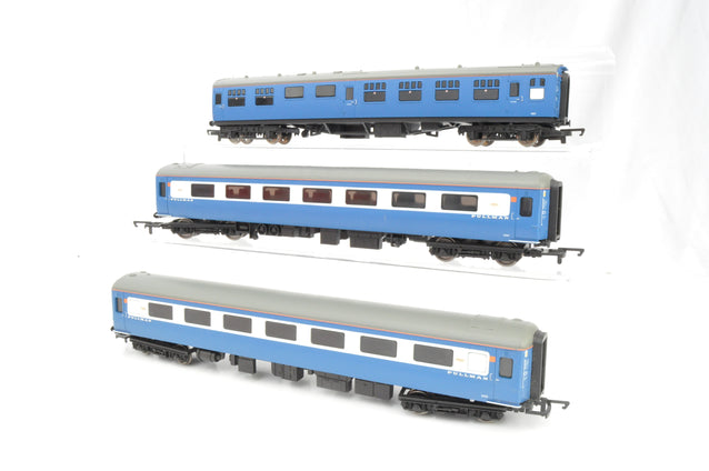 Hornby OO Gauge R4310 'The Blue Pullman Coaches' Coach Pack