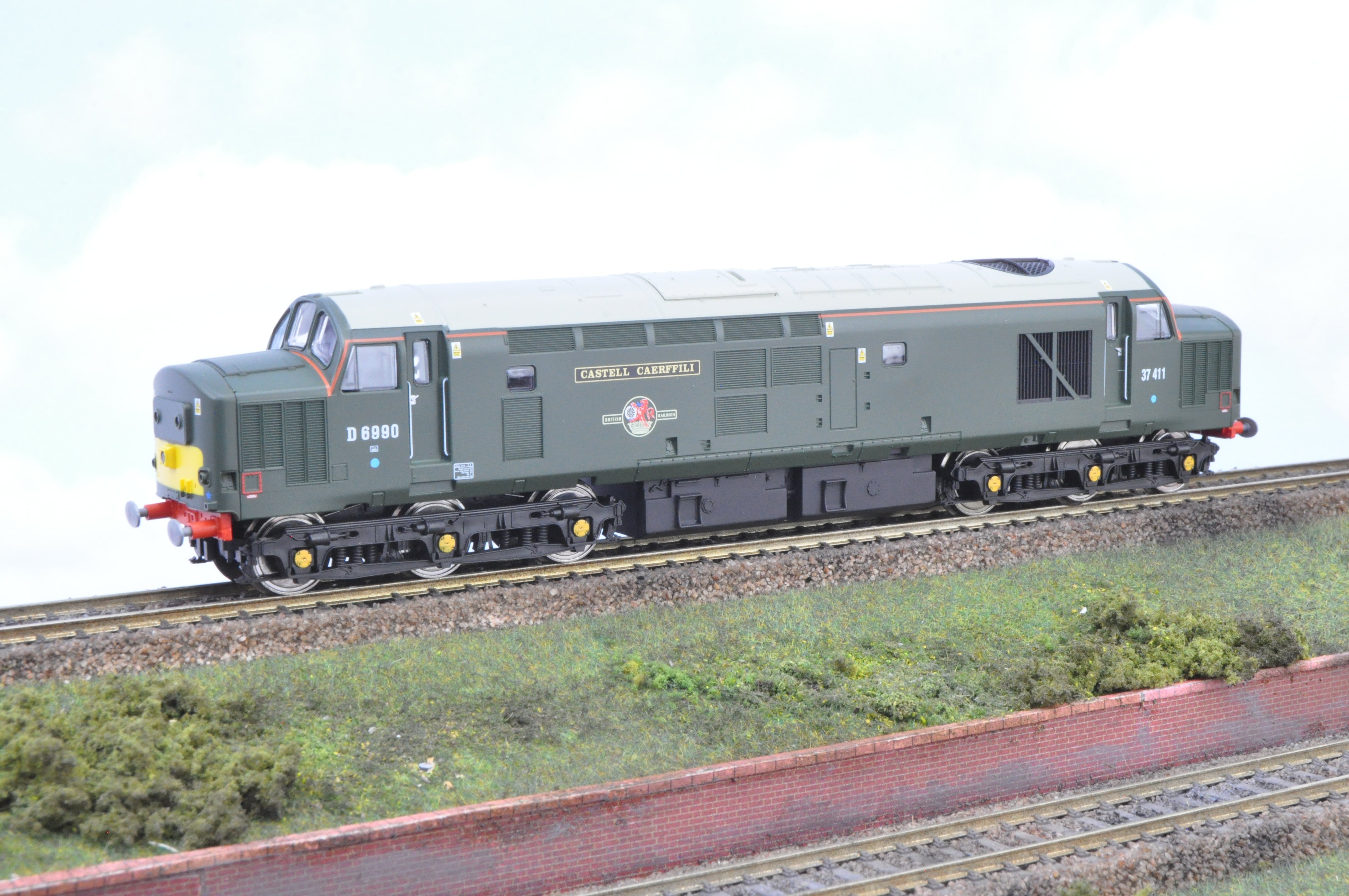 ViTrains OO Gauge V2016 BR Heritage Green Class 37/4 No. 37411/D6990