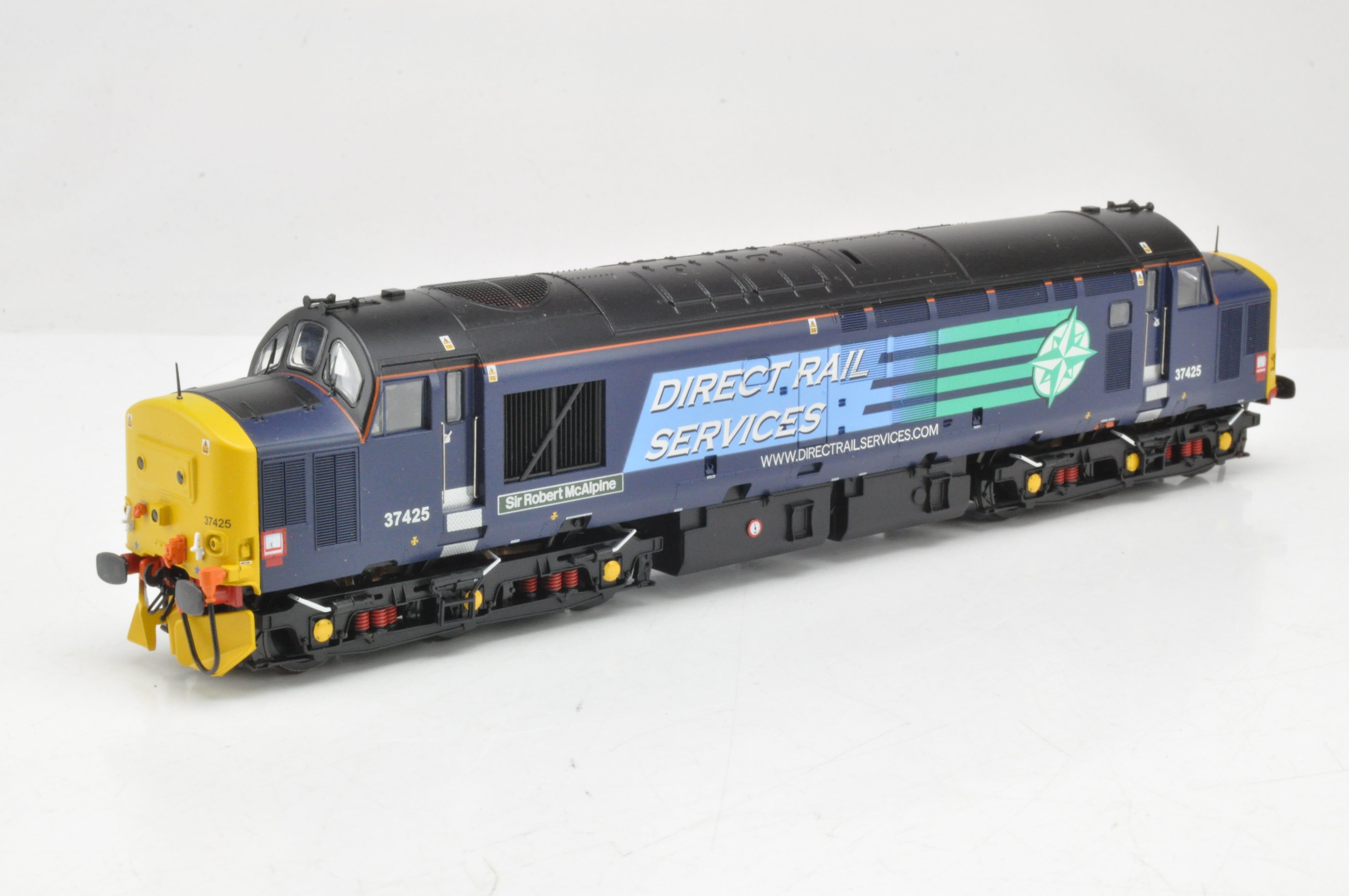 Bachmann OO Gauge 32-370NFDS Class 37 37425 'Sir Robert McAlpine/Concr