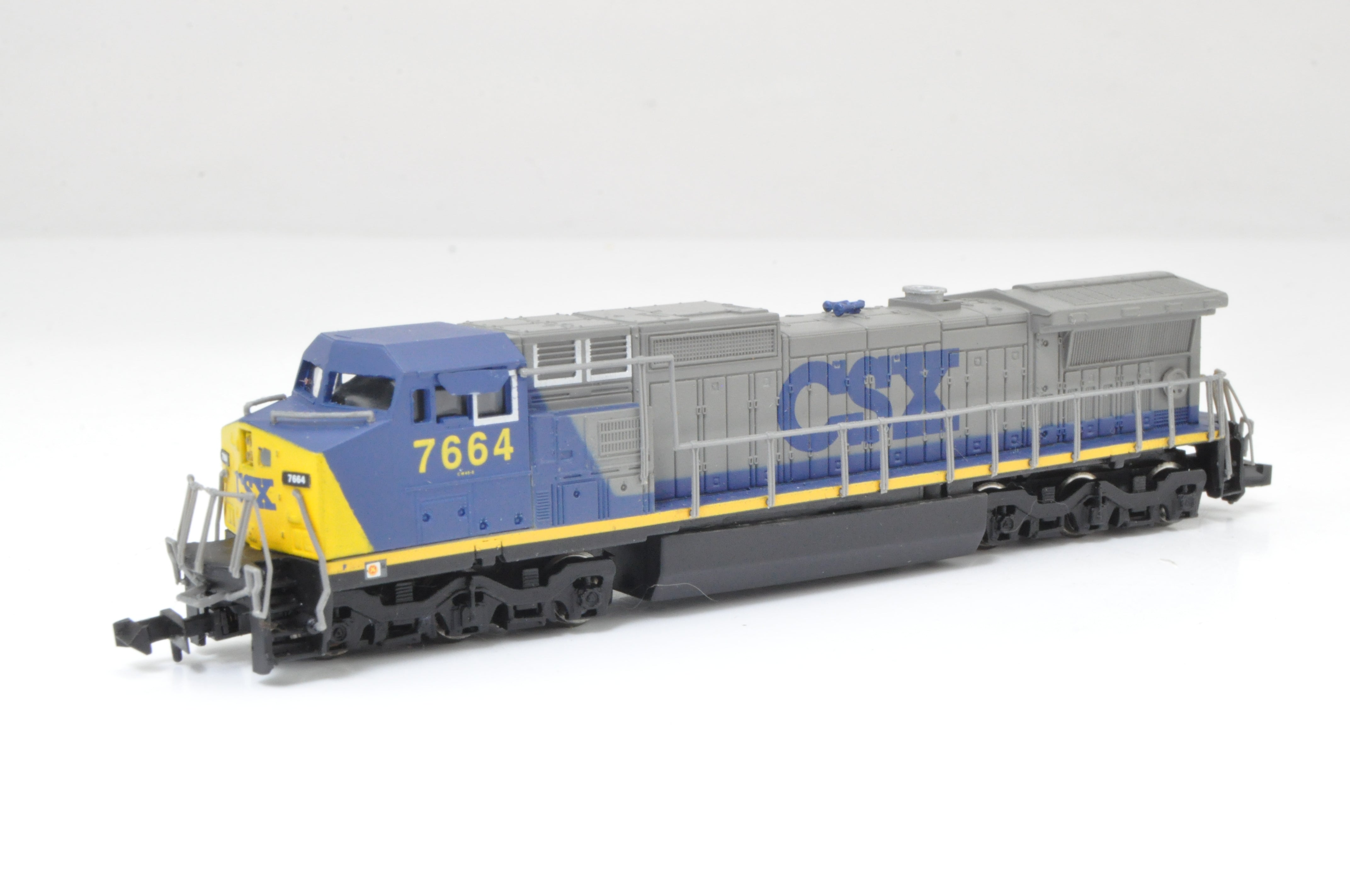 Spectrum N Gauge 86055 GE Dash 8-40CW Diesel Locomotive (CSX) #7664