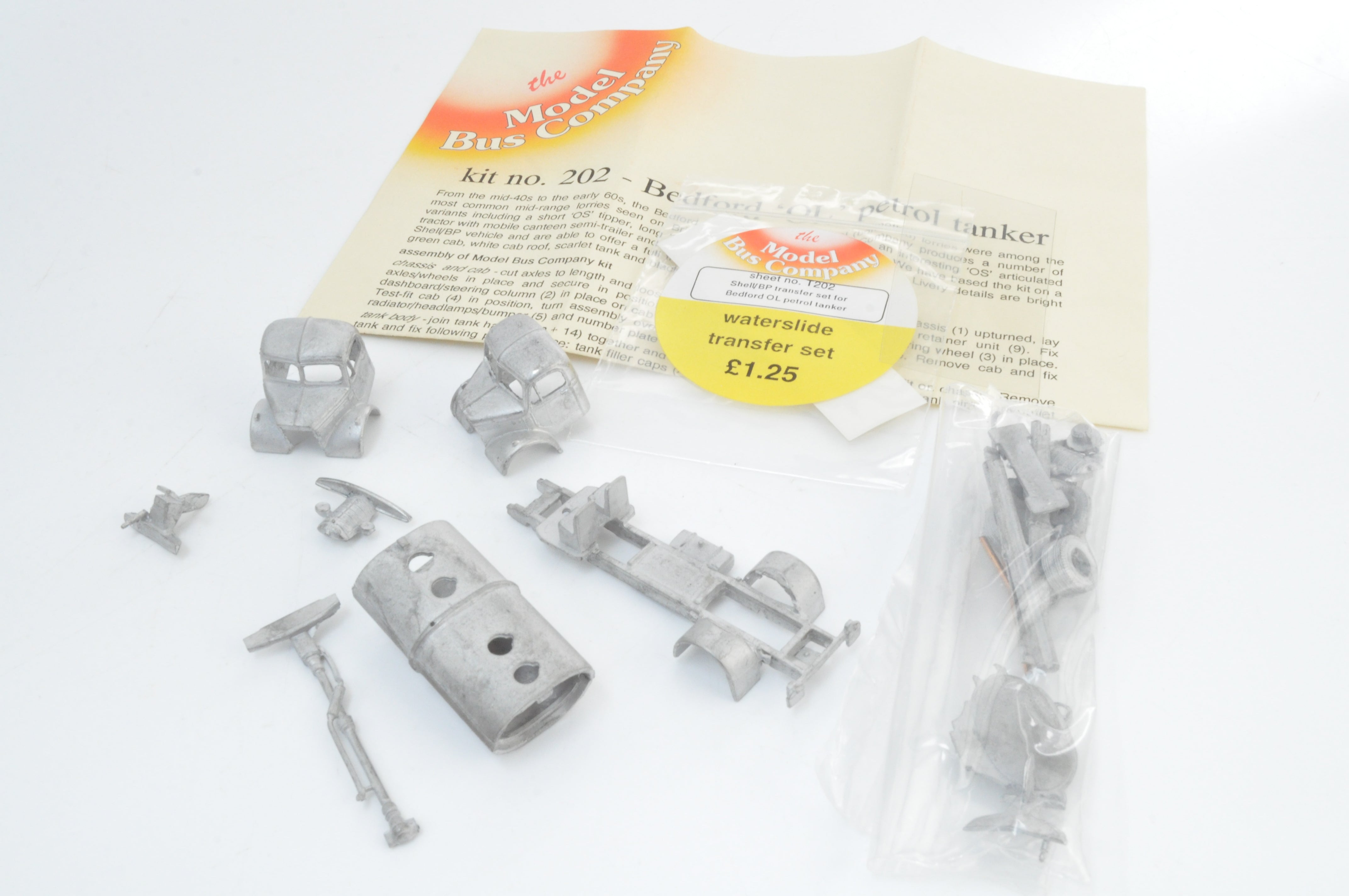 Model Bus Company 1:76 Scale 202 Bedford OL Petrol Tanker Kit