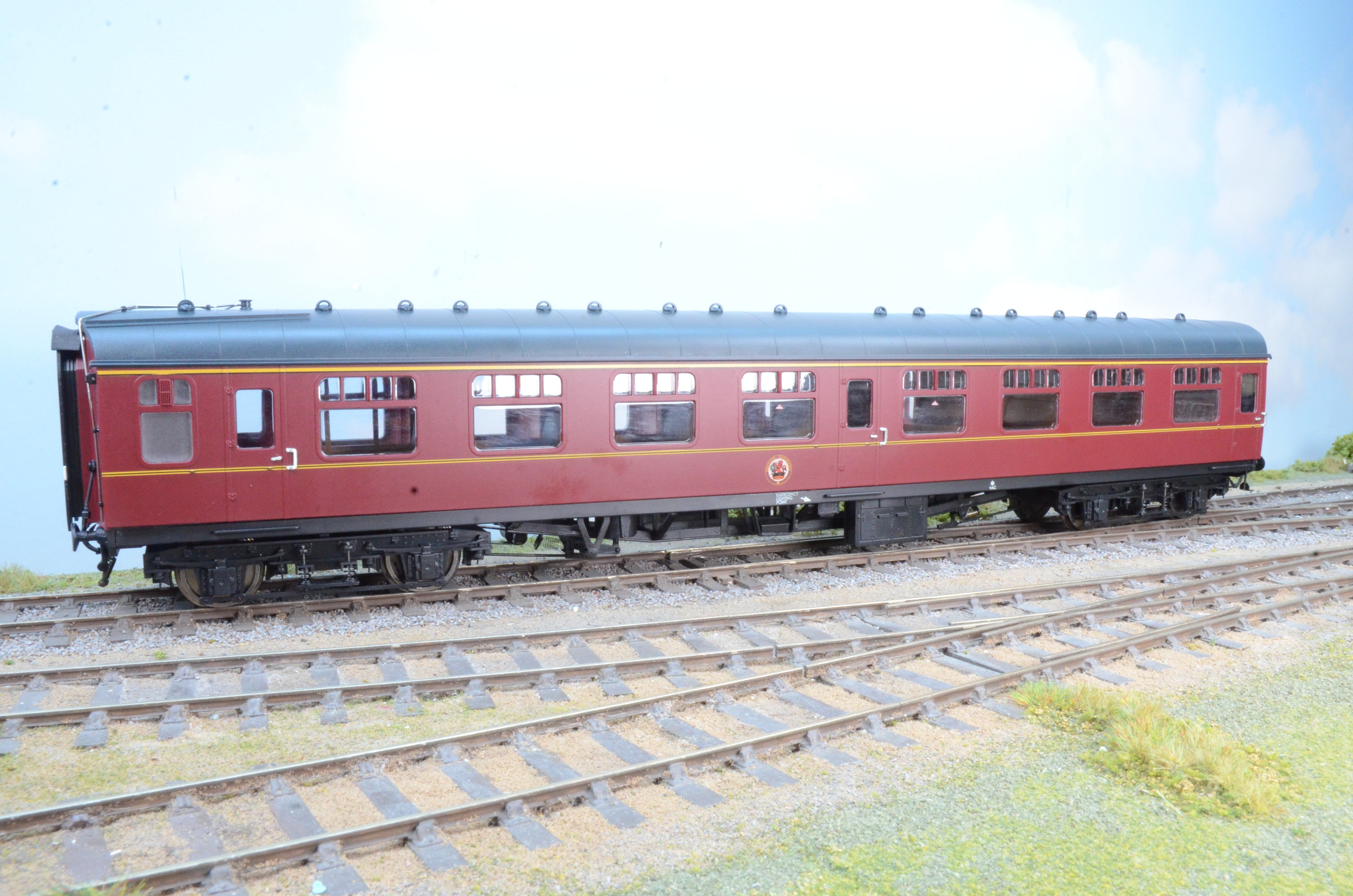 Heljan O Gauge BR Maroon Mk1 SK Second Corridor Unnumbered - Boxed
