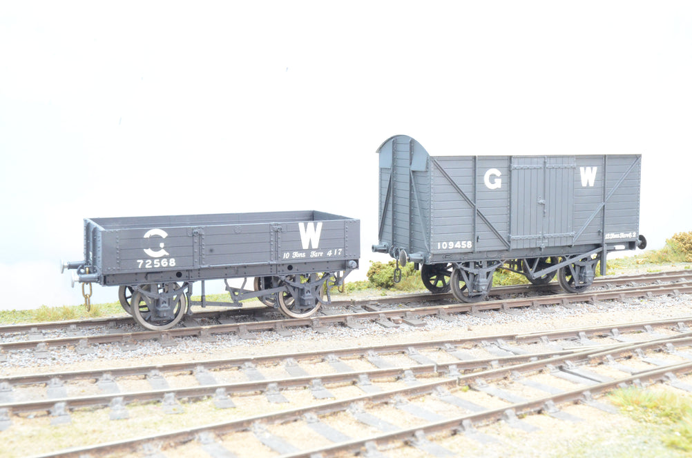 The Works Kit Built 7mm O Gauge Pair of GWR Wagons - Require Attention