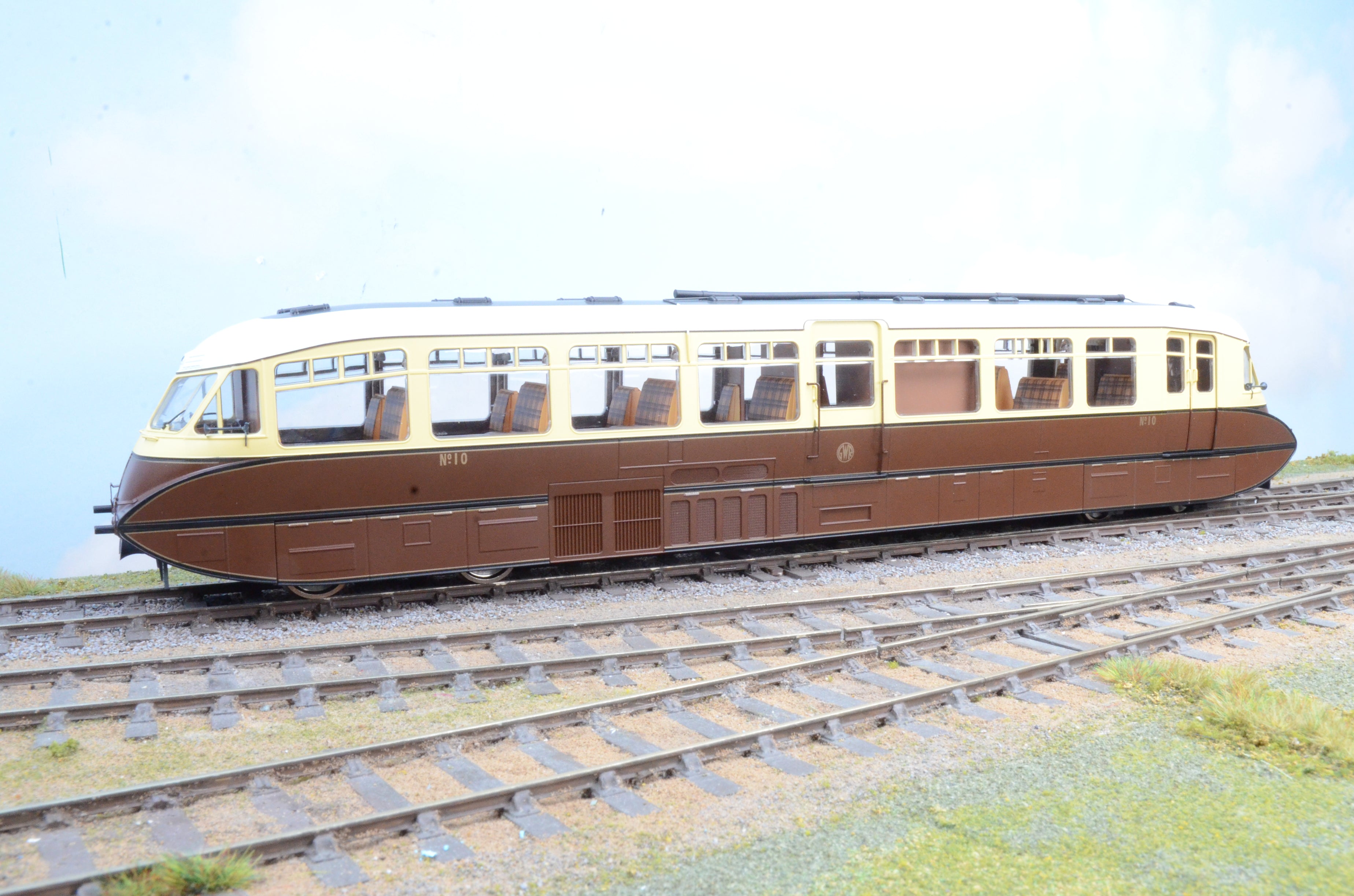 Dapol 7mm O Gauge 7D-011-002 Streamlined Railcar No.10 Lined GWR Choco