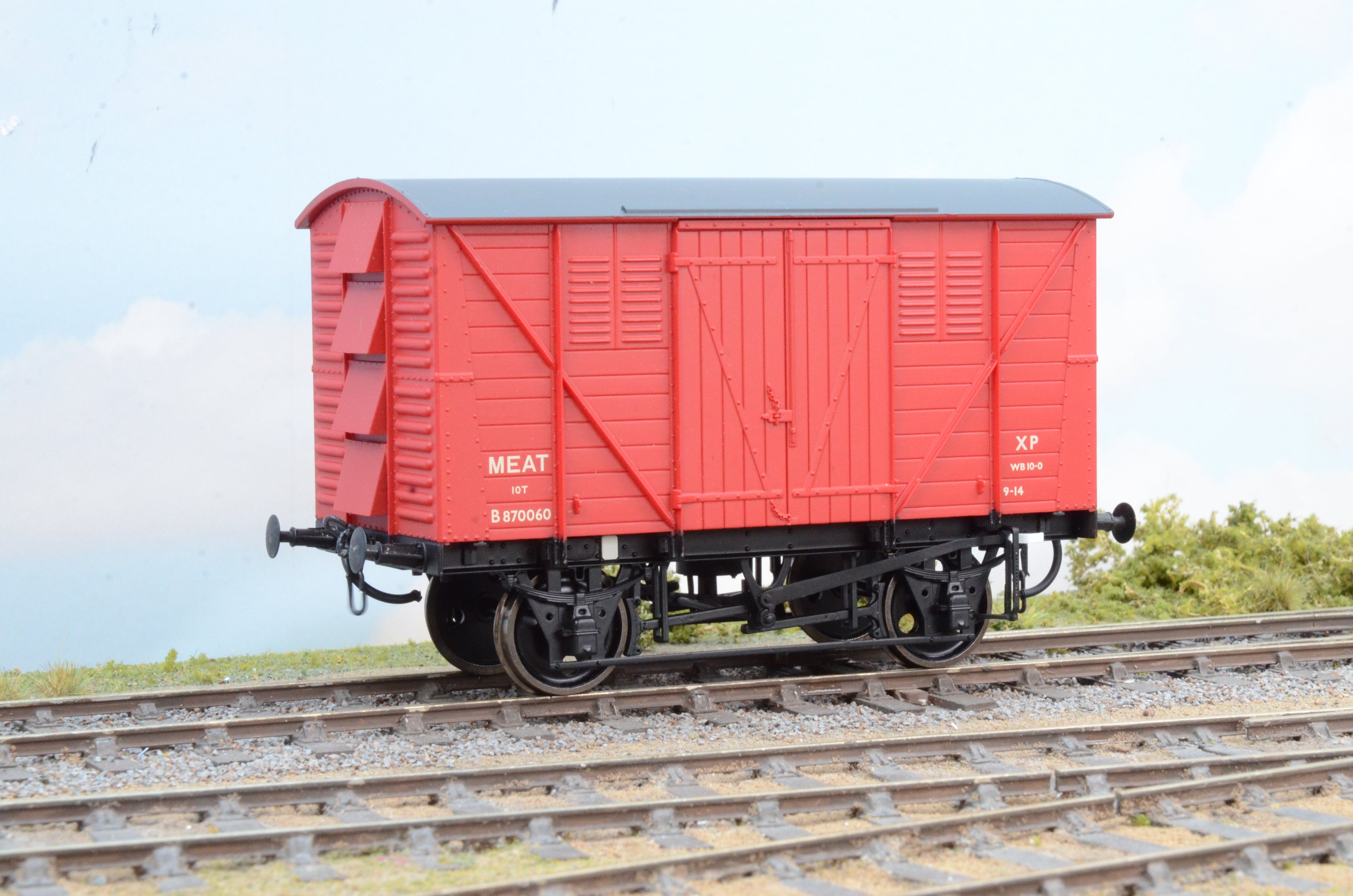 Dapol O Gauge 7F-054-001 BR Meat Van Crimson #870060