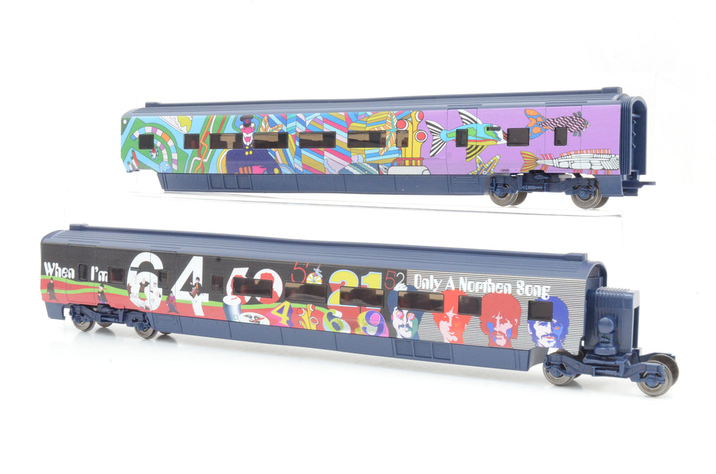 Hornby OO Gauge R40001 The Beatles 'Yellow Submarine' Eurostar Coach P
