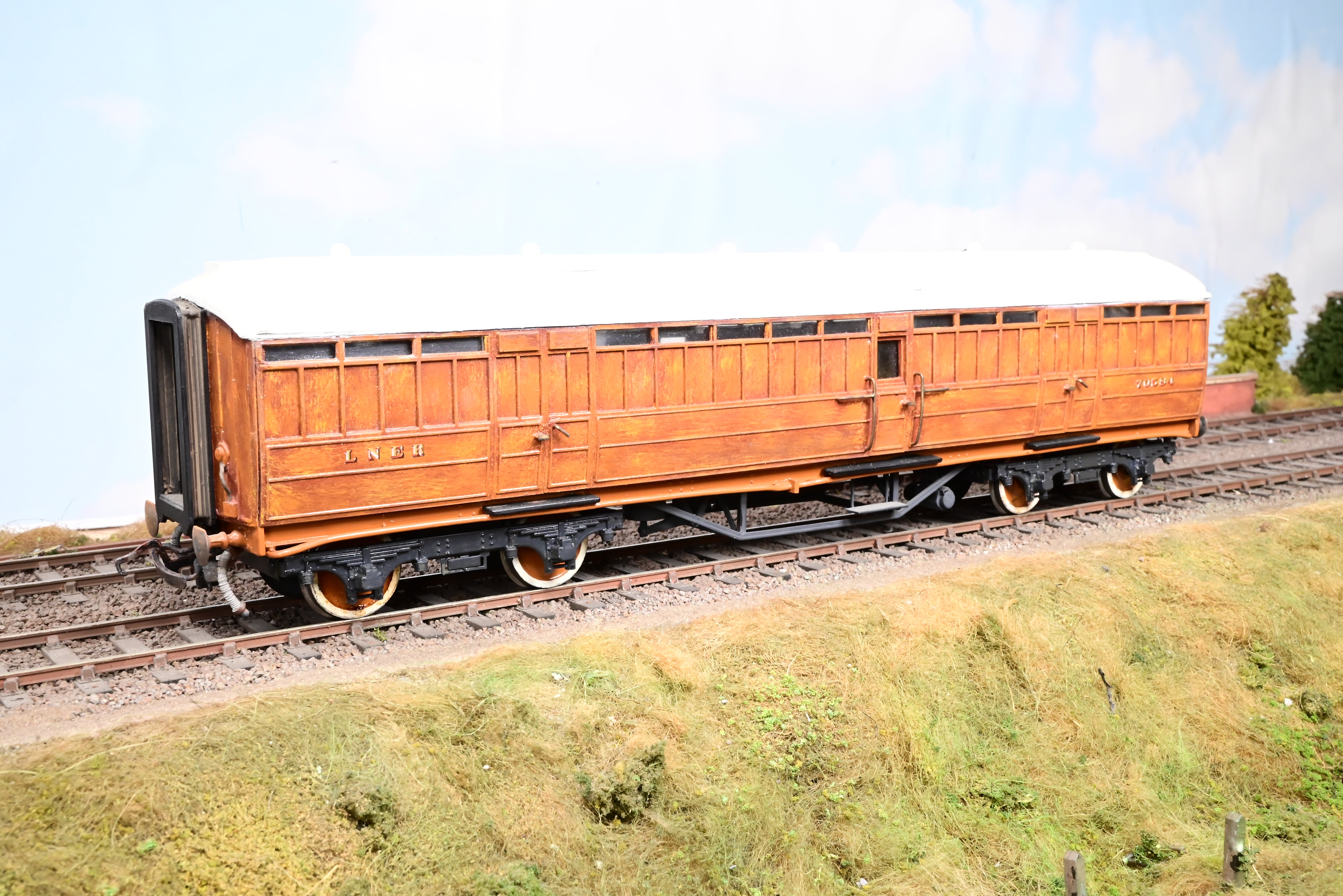 Kit Built 7mm O Gauge LNER Teak 51ft Pigeon Van Coach #70581