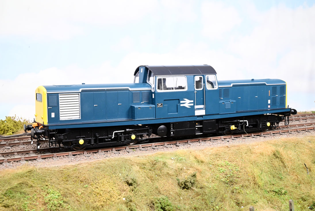 Heljan 7mm O Gauge 1752 BR Class 17 Blue w/ Full Yellow Ends - DCC Sou