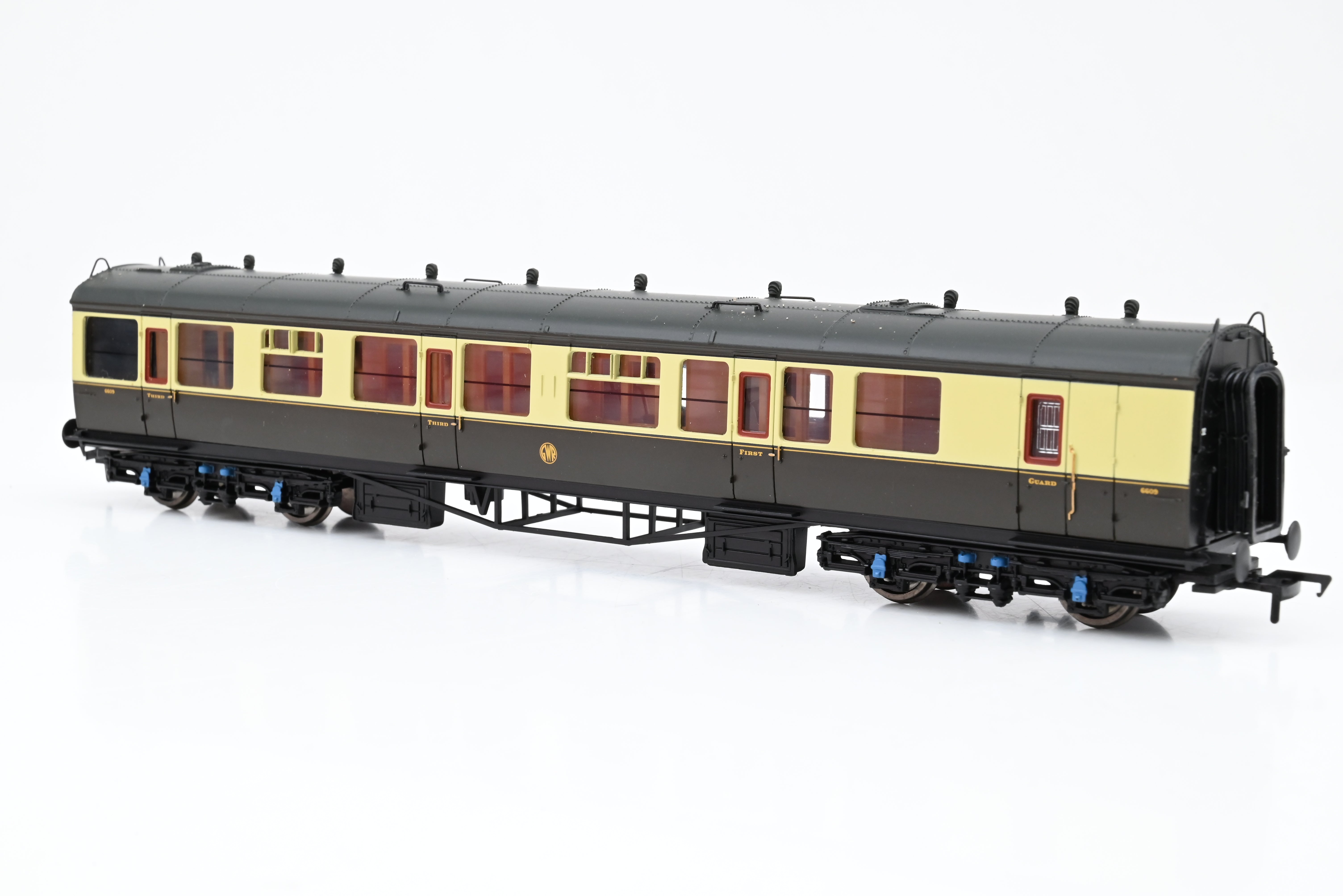 Bachmann OO Gauge 34-077 Collett Brake Composite Coach GWR Shirtbutton
